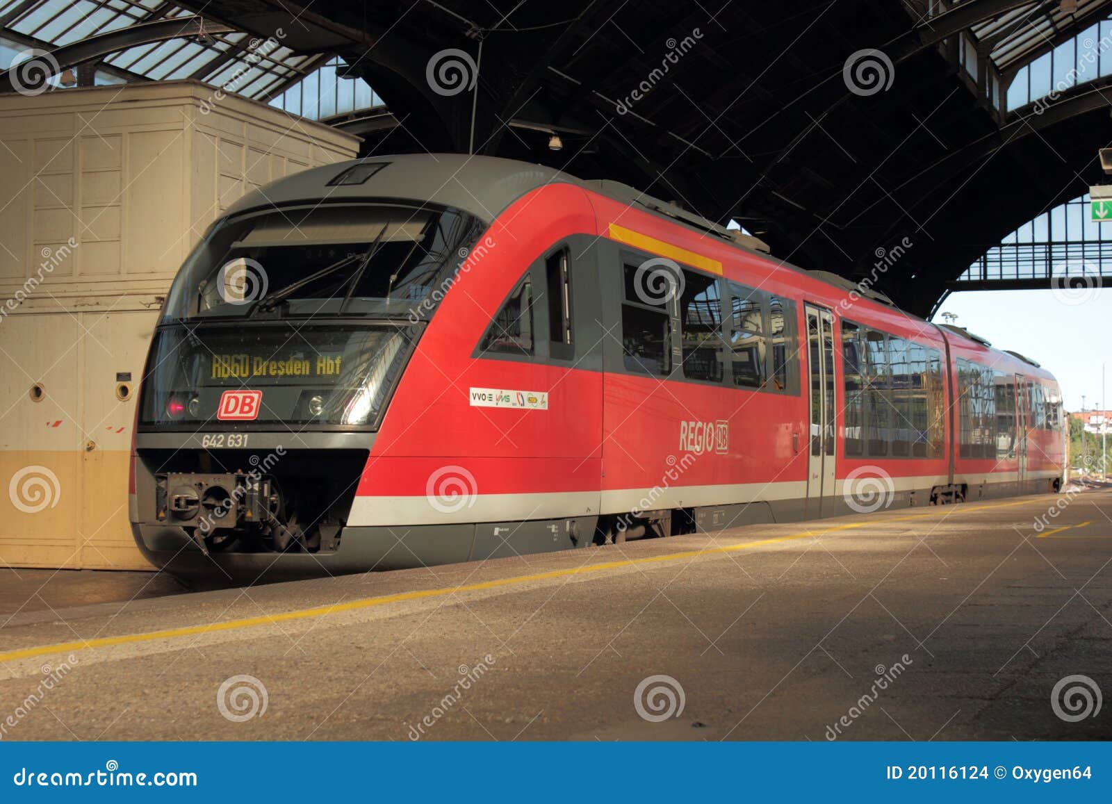 Duitse rode trein redactionele stock afbeelding. Image of rood - 20116124