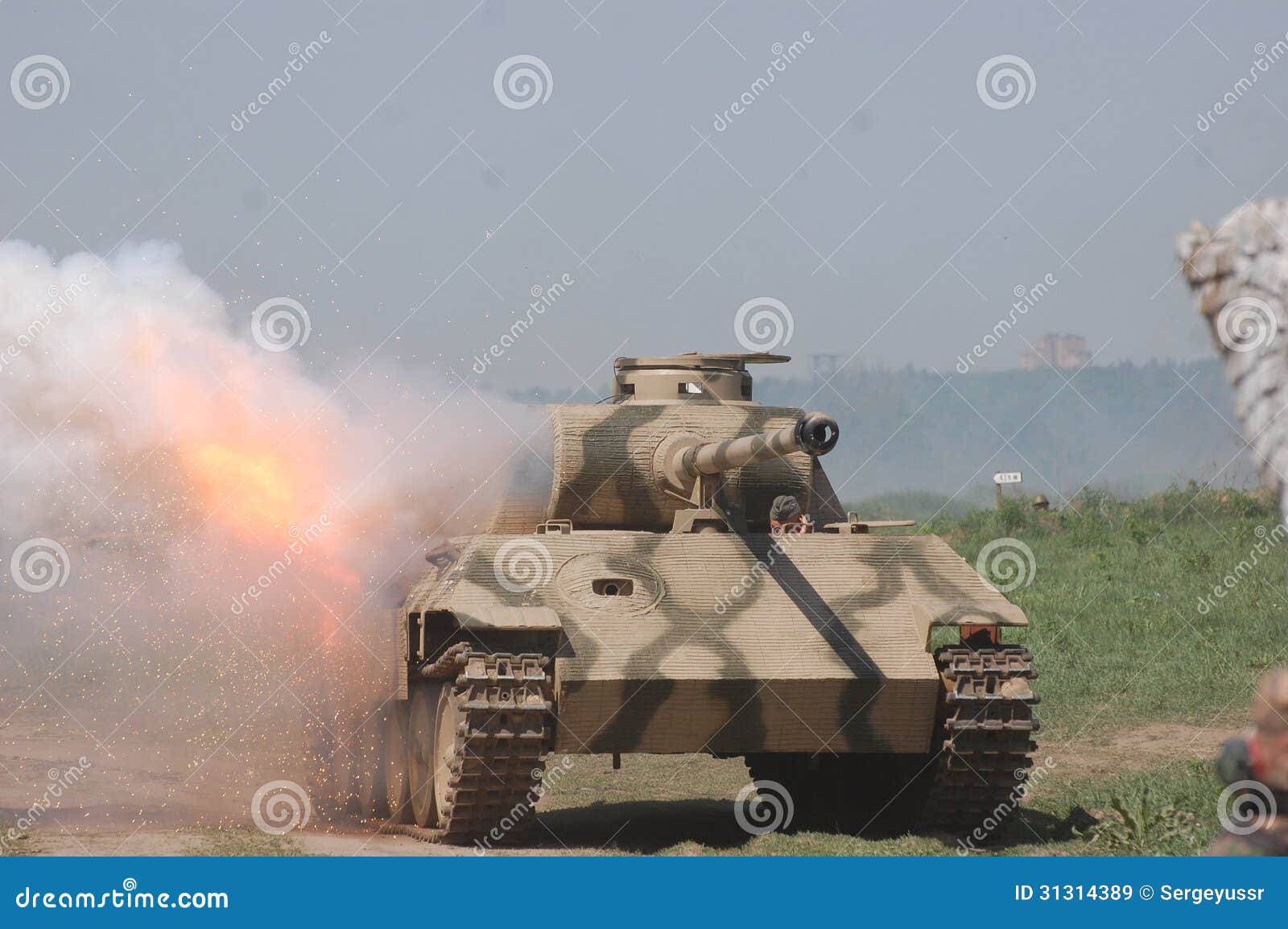 Duitse tank stock afbeelding. Image of openlucht, duits - 31314389