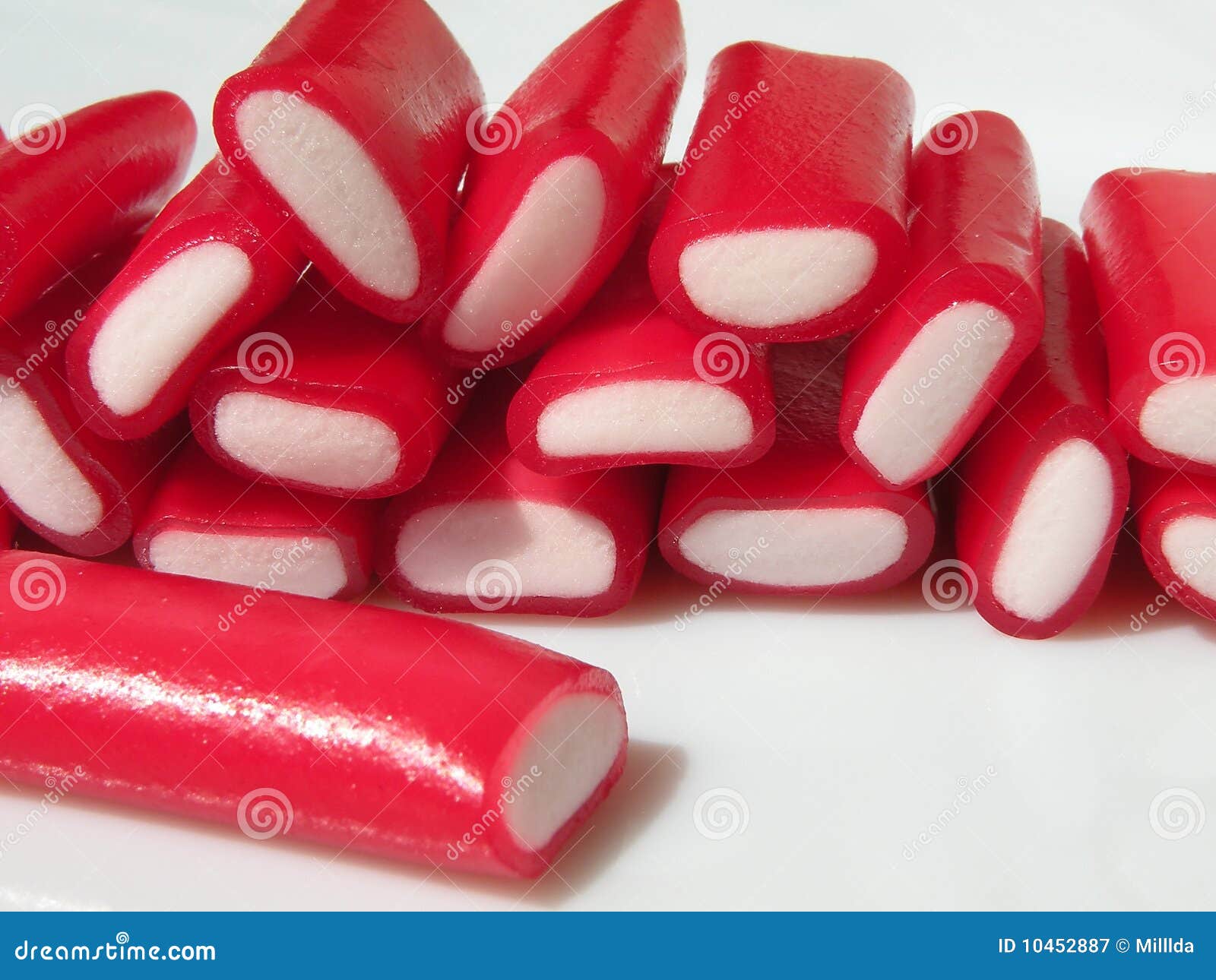 Dulces rojos de Yelly imagen de archivo. Imagen de fondo - 10452887