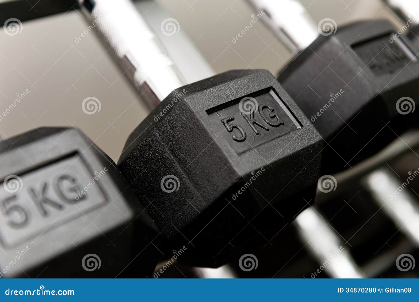 Dumbell 5kg photo stock. Image du métrique, kilogramme - 34870280