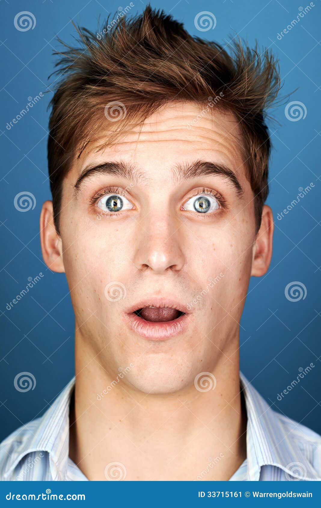 Dummer lustiger Mann stockbild. Bild von beiläufig, schauen - 33715161