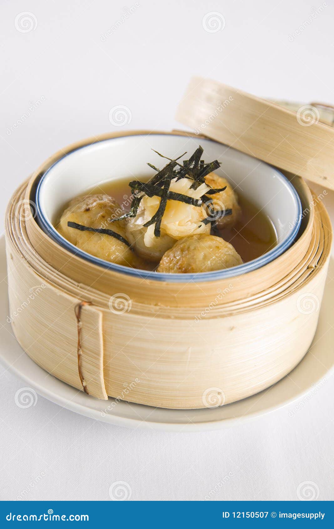 Dumplings in Bamboo Steamer Stock Image - Image of healthy, asia: 12150507