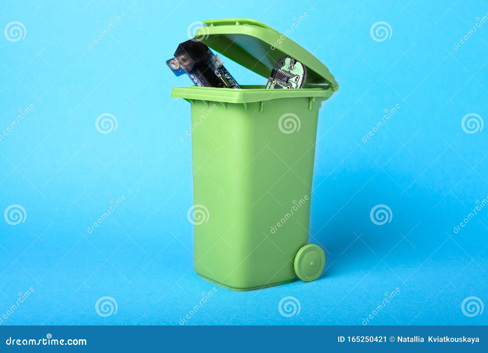Dumpster Computer Waste Stock Photos - Free & Royalty-Free Stock Photos ...