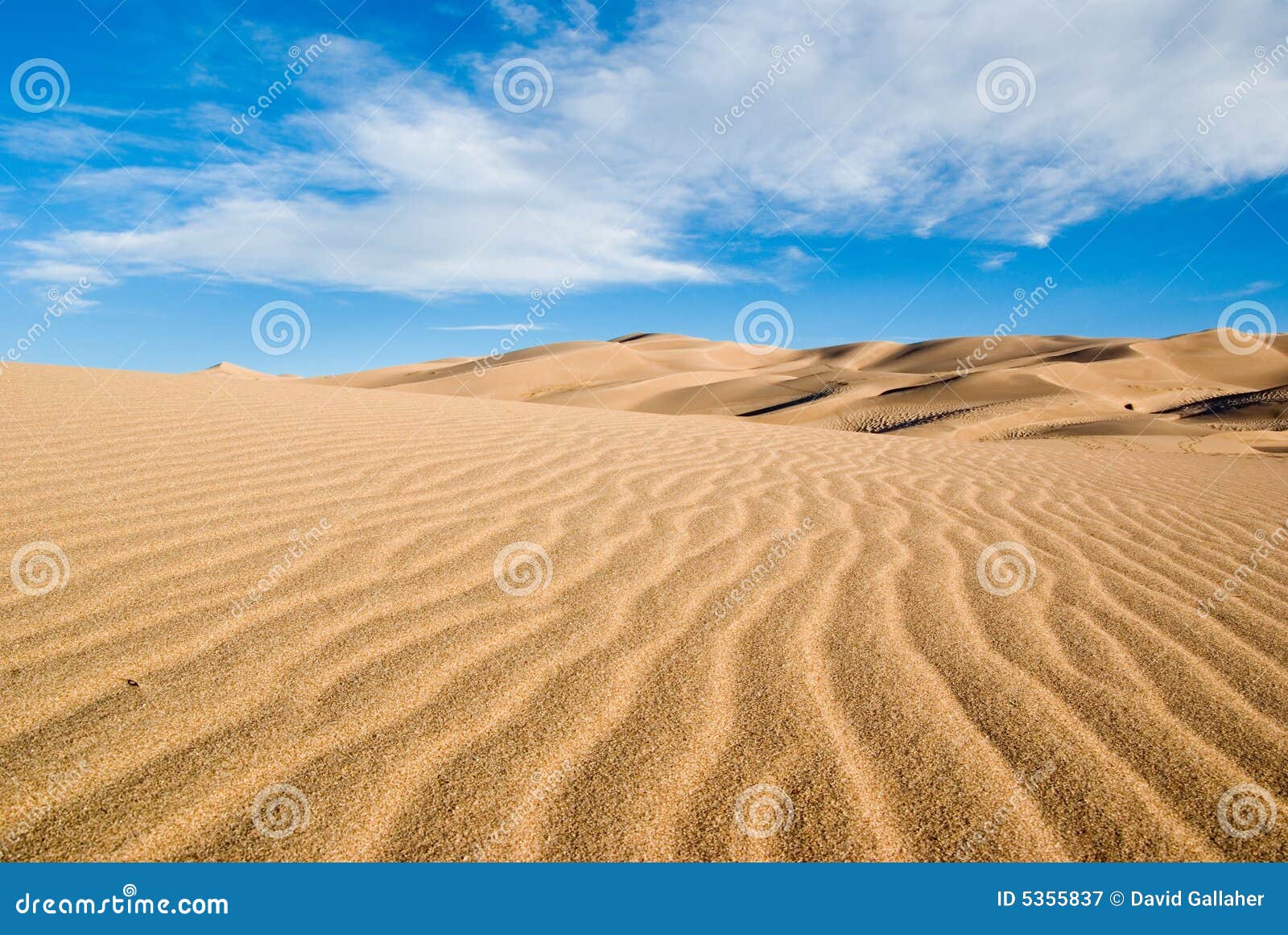 Duna de arena imagen de archivo. Imagen de azul, cielo - 5355837