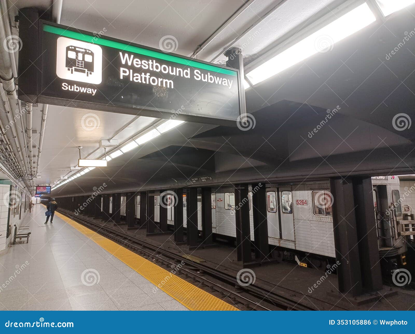 Dundas West Subway Station Interior View Editorial Photo - Image of ...