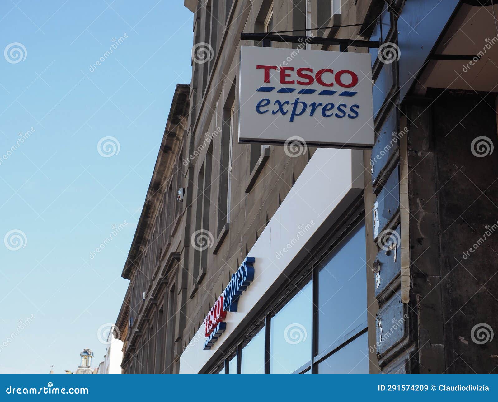 Tesco Express Shopfront Sign in Dundee Editorial Stock Image - Image of ...