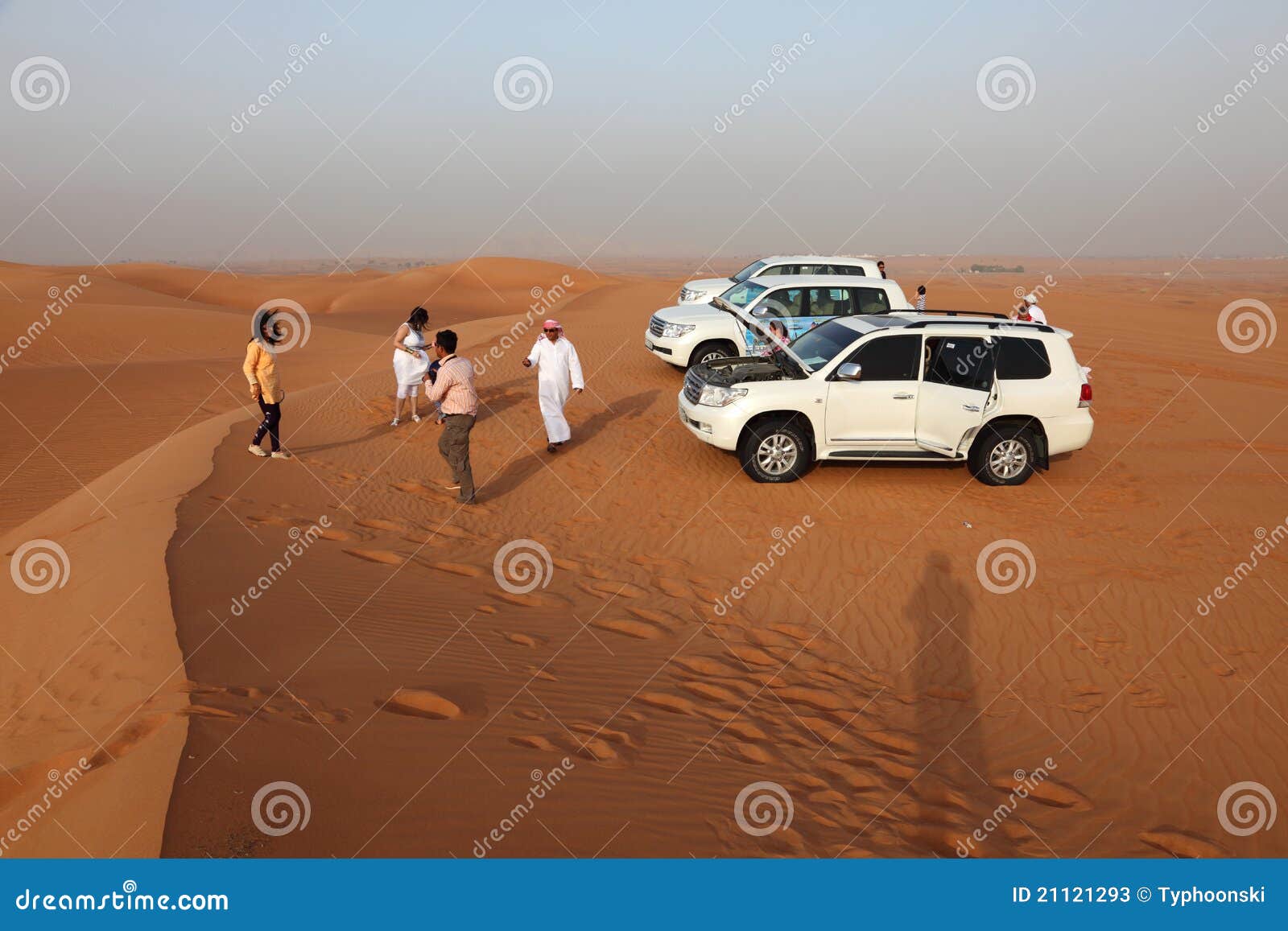 Dune bashing in Dubai editorial stock photo. Image of arabia - 21121293