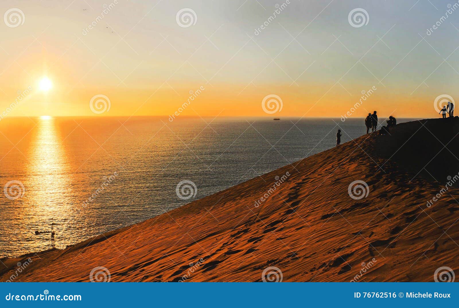Dune editorial photo. Image of concon, hill, dune, skyline - 76762516