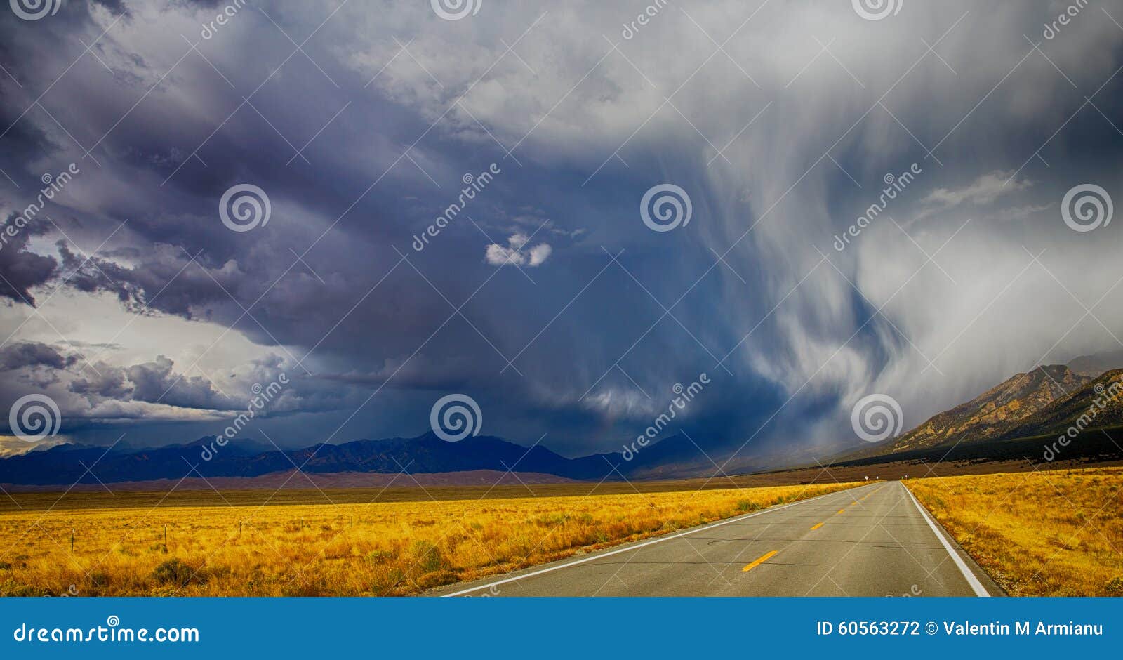 Dunkle Wolken stockfoto. Bild von ungewöhnlich, frech - 60563272