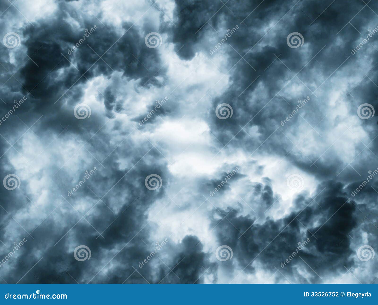 Dunkle Wolken Vor Einem Gewitter Stockfoto - Bild von hintergrund ...