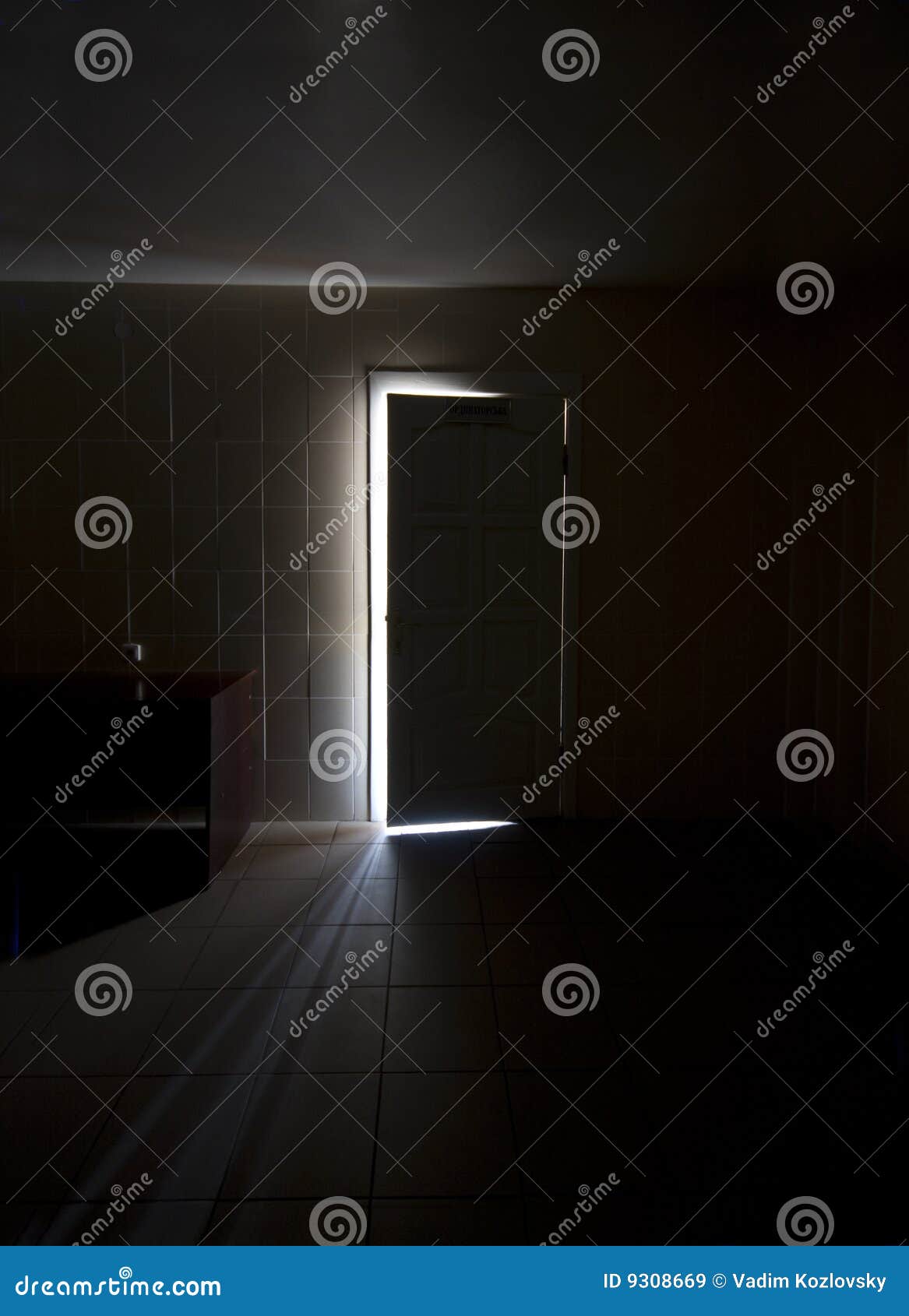 Dunkler Raum stockbild. Bild von traum, freiheit, eingebildet - 9308669