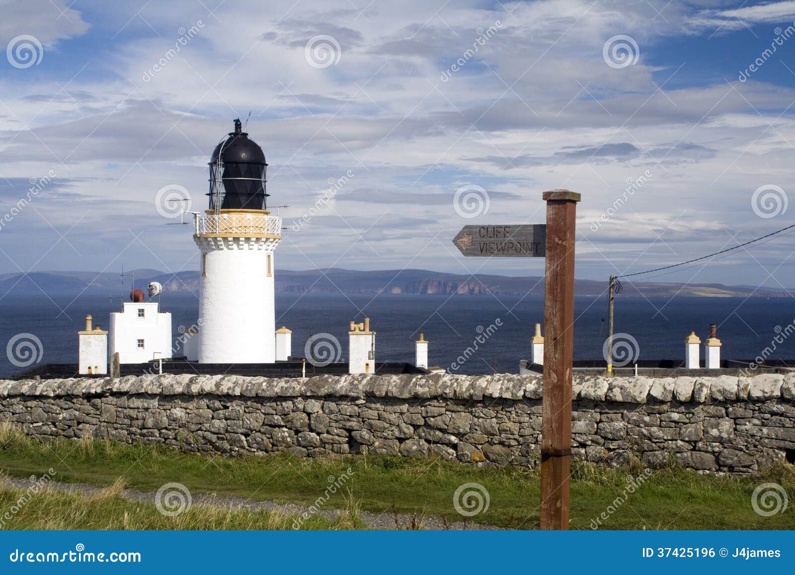 Dunnet Head Lighthouse stock photo. Image of beacon, wall - 37425196