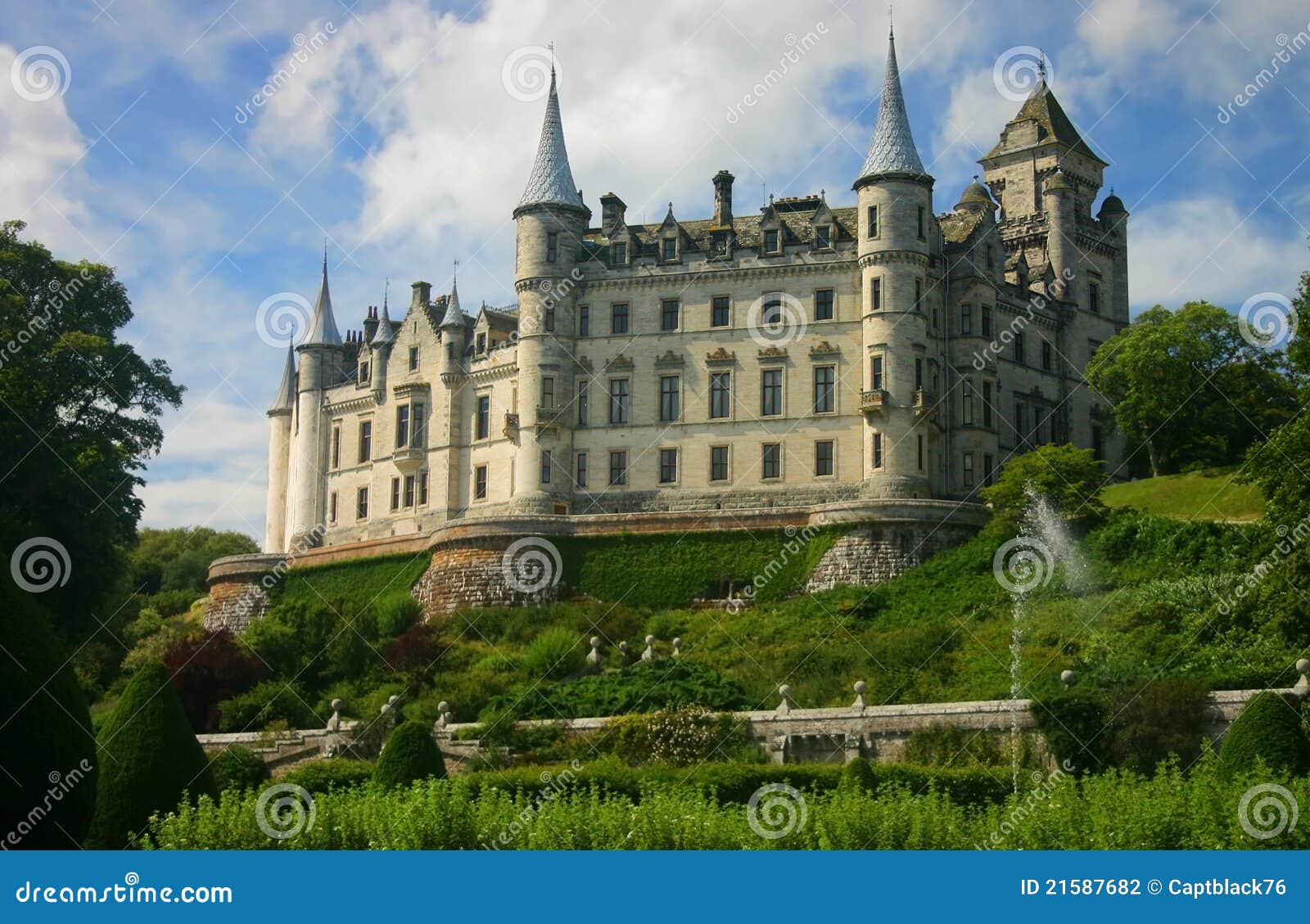 Dunrobin Castle stock photo. Image of green, landmark - 21587682