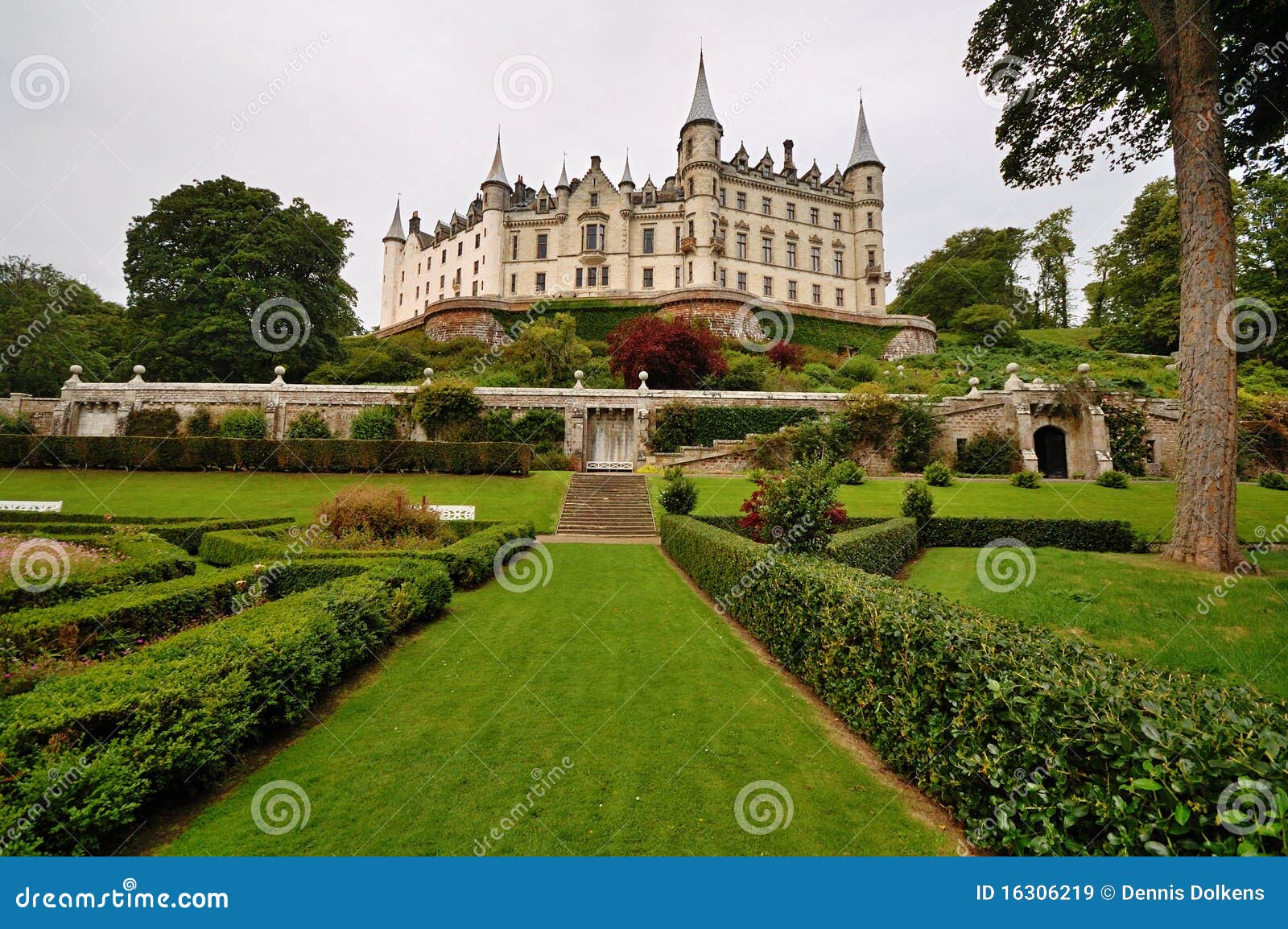Dunrobin Castle, Scotland stock image. Image of palace - 16306219