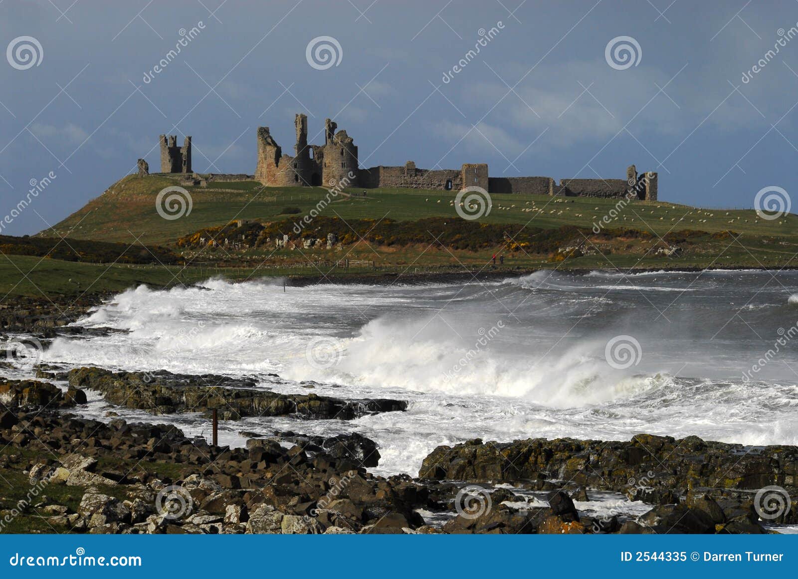 Dunstanburgh Castle stock image. Image of northumberland - 2544335