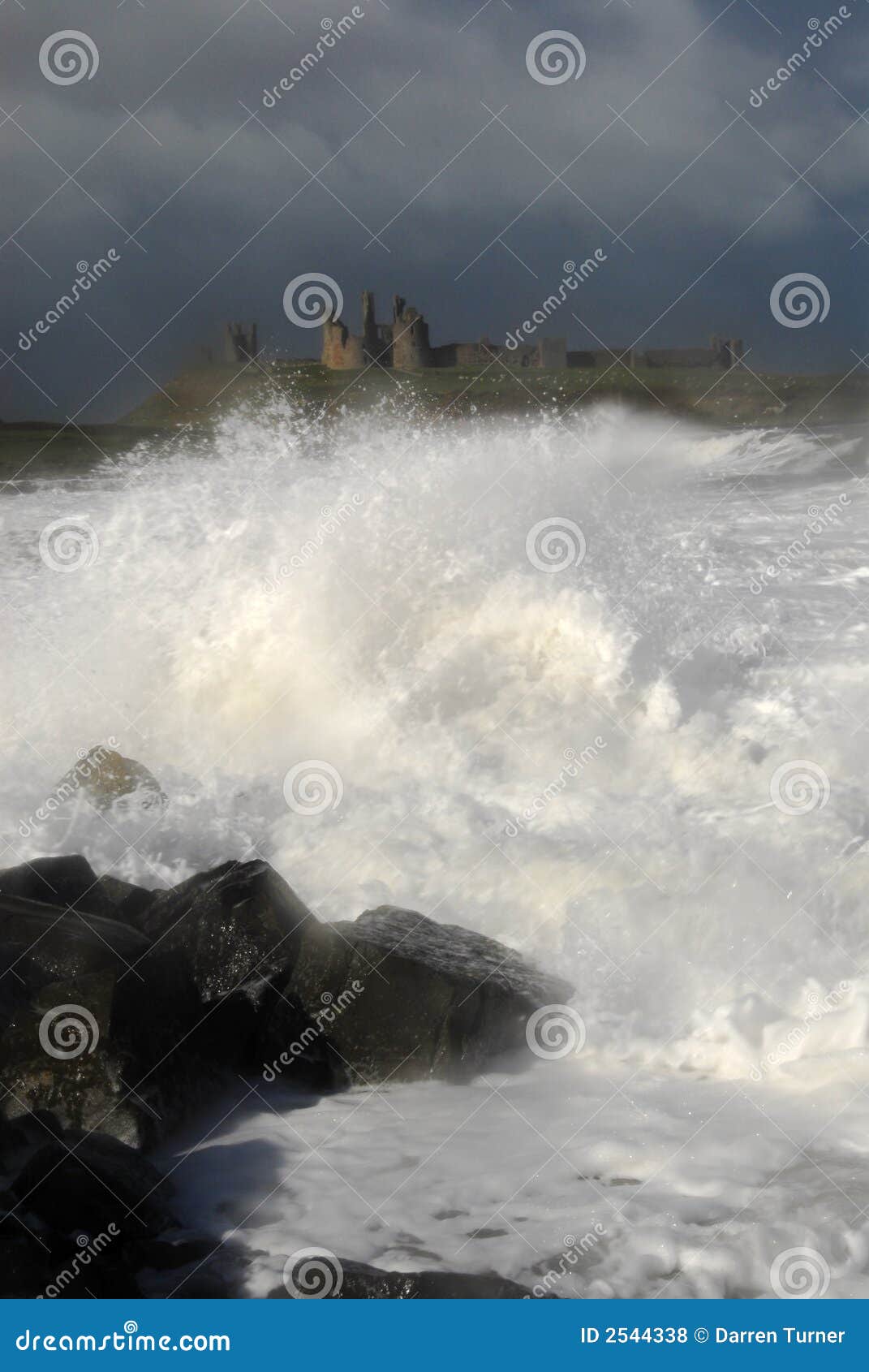 Dunstanburgh Castle stock photo. Image of earl, lilburn - 2544338