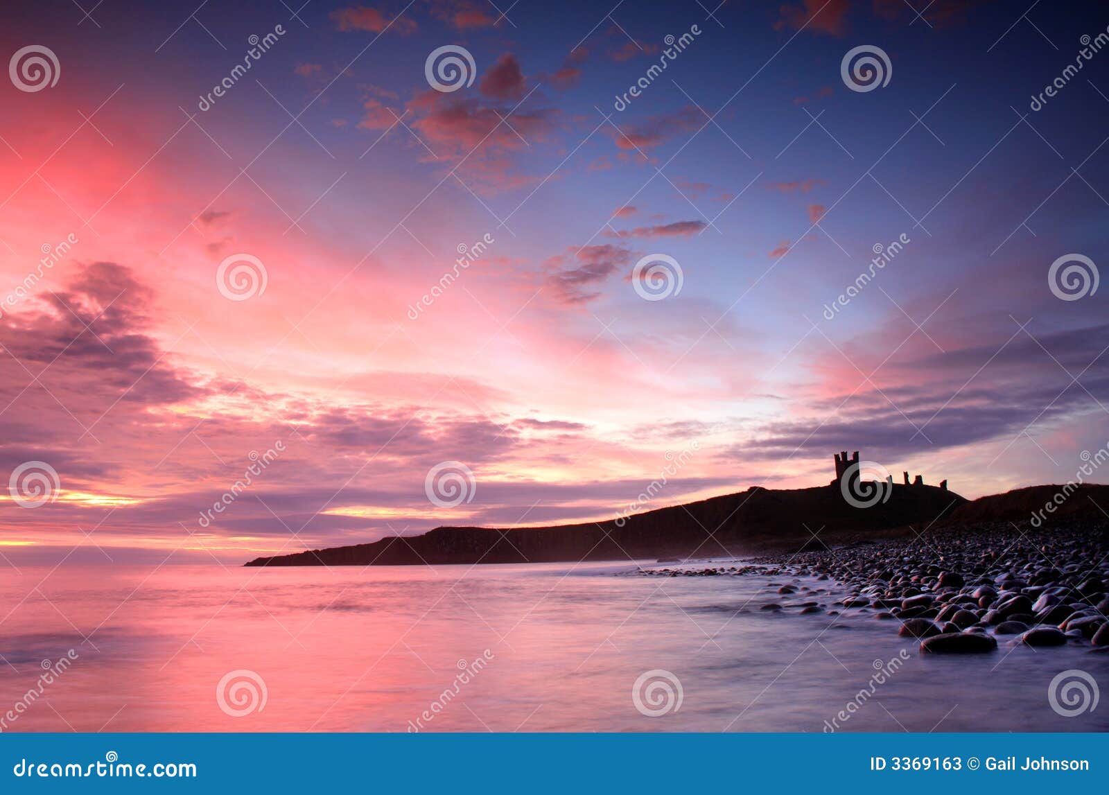 Dunstanburgh Castle Sunrise Stock Image - Image of coast, sunrise: 3369163