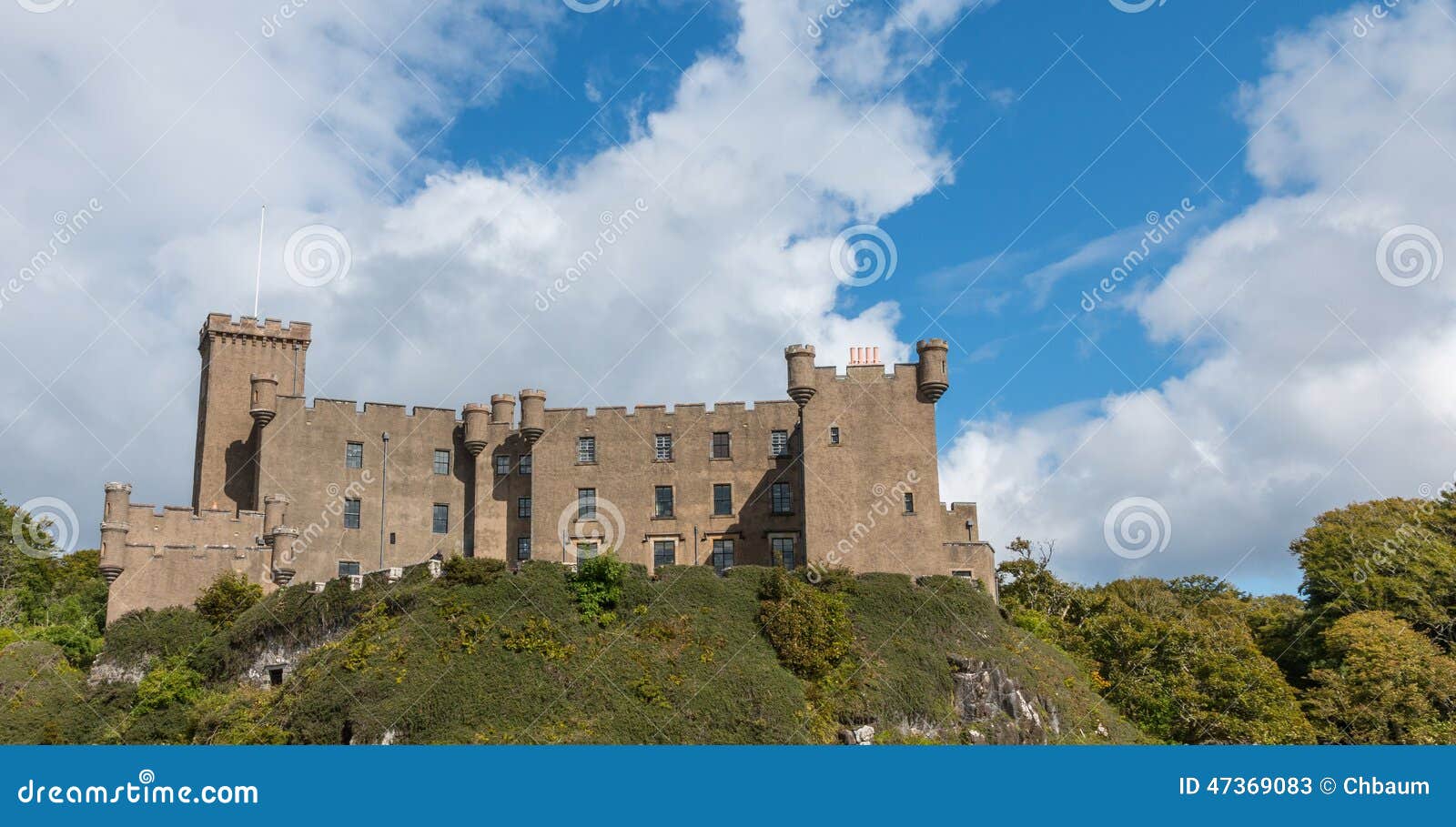 Dunvegan Castle stock image. Image of coast, mcleod, defensive - 47369083