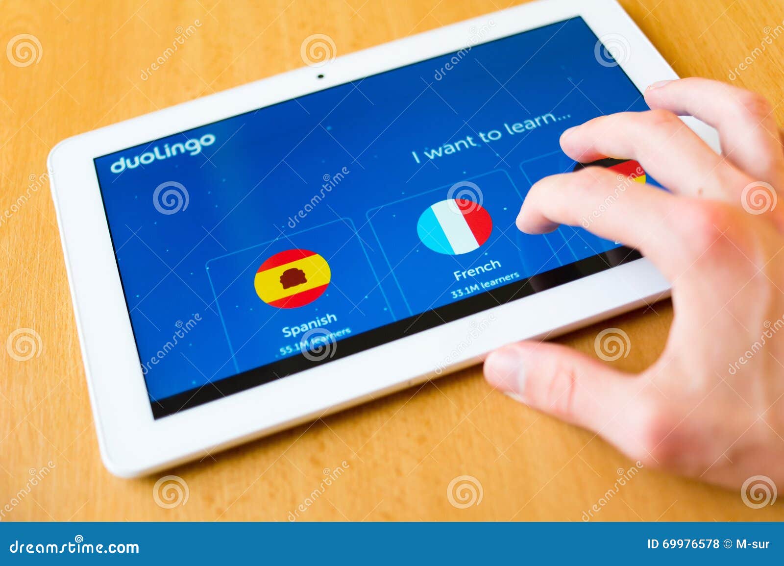 Duolingo editorial stock photo. Image of editorial, hand - 69976578