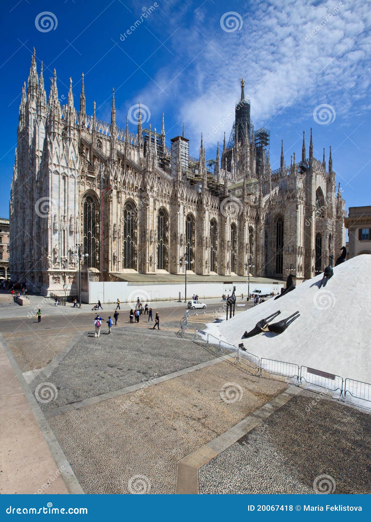 Duomo Di Milano in Sun Lights Editorial Stock Photo - Image of duomo ...