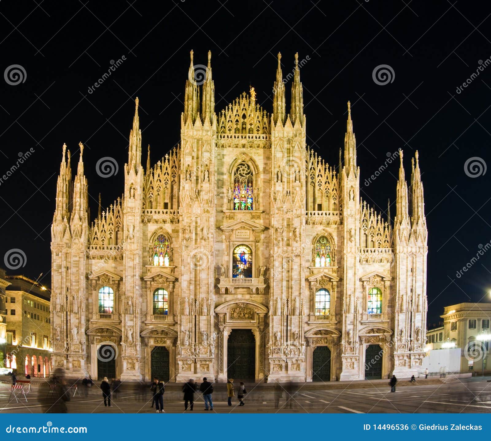 Duomo Milano alla notte fotografia stock. Immagine di palazzo - 14496536