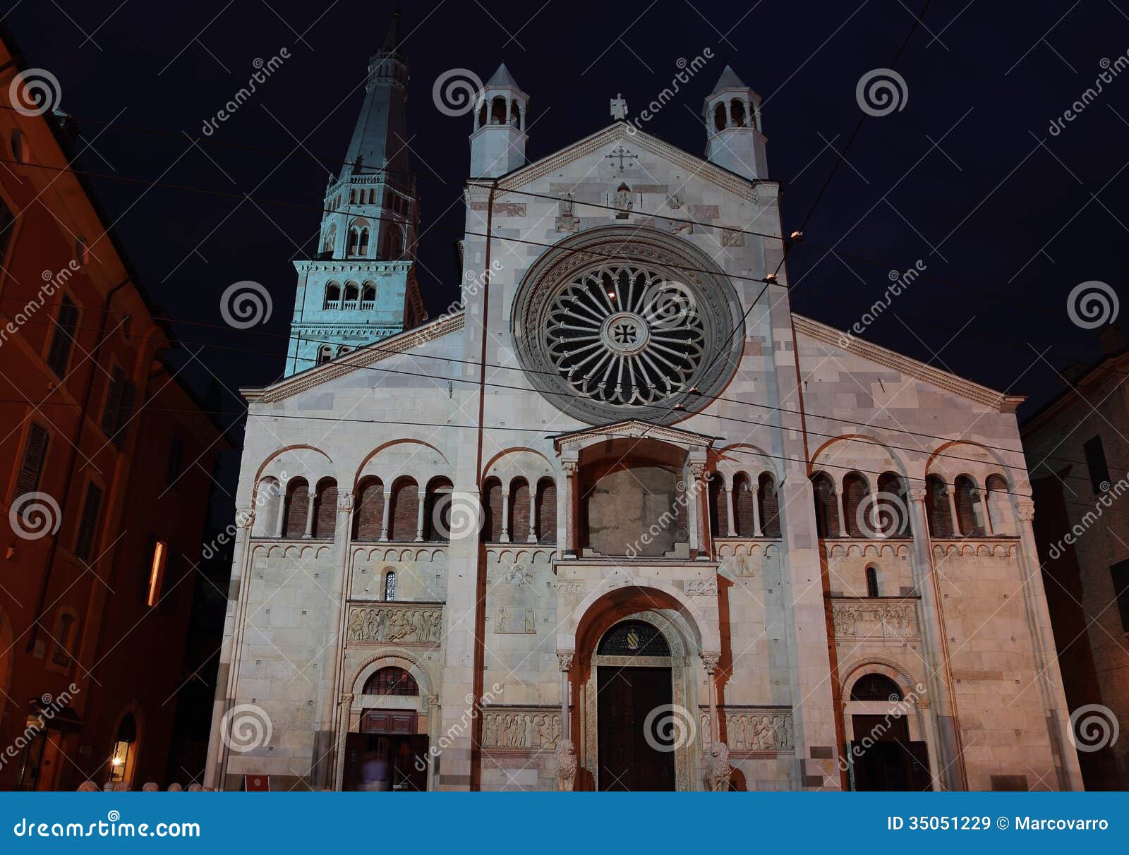 Duomo Modena Alla Notte, Italia Immagine Stock - Immagine di emilia ...