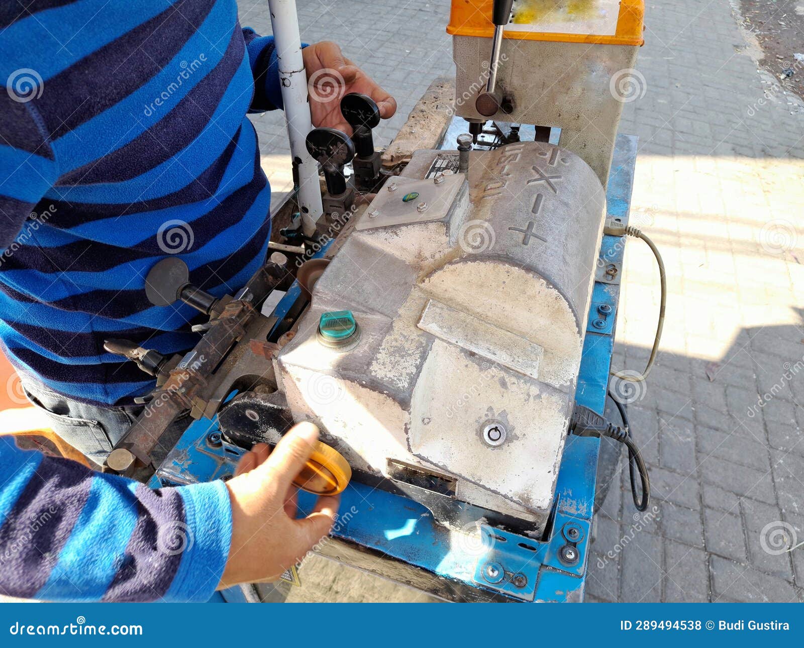 Duplicate Key Making Machine. Stock Photo - Image of clothing, machine ...