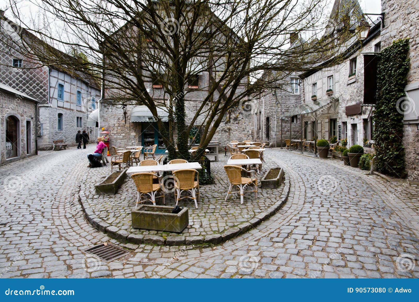 Durbuy - België stock foto. Image of stijl, kathedraal - 90573080
