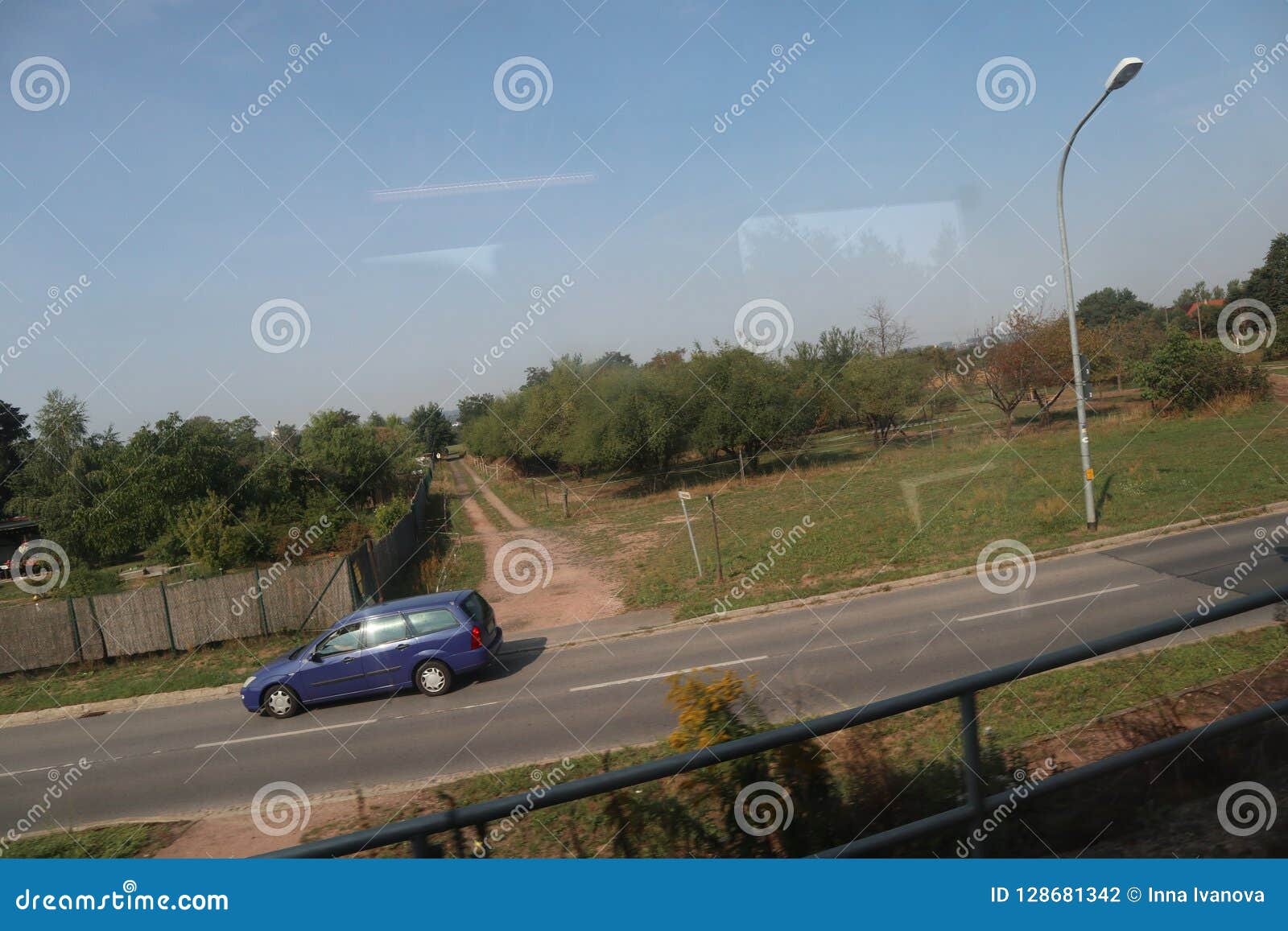 Durchfahrt, in Deutschland stockfoto. Bild von datenbahn - 128681342