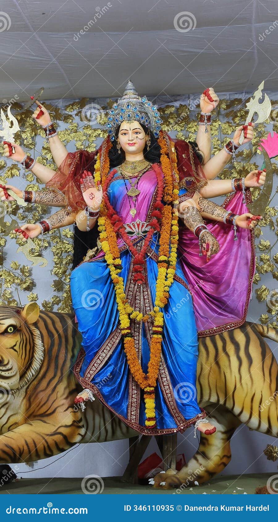 Goddess Idol As Vaishno Devi In The Cave At Tapkeshwar Mahadev Dehradun ...