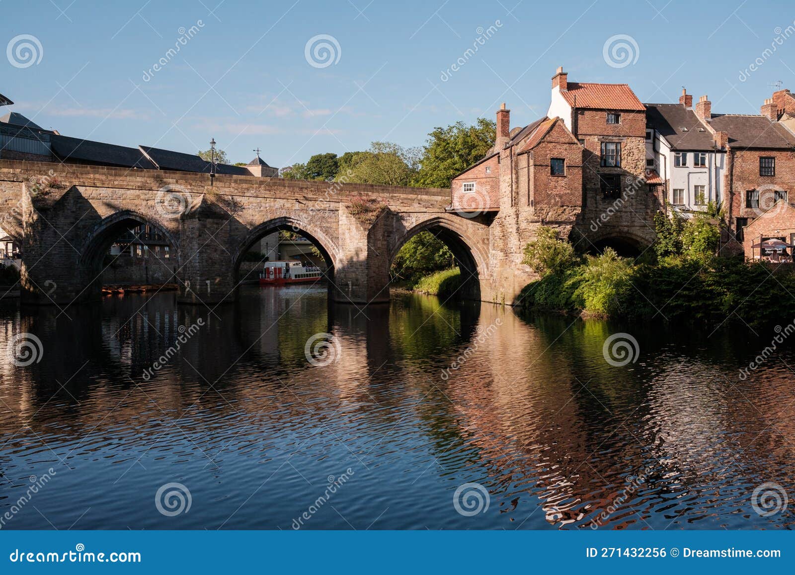 Durham Elvet Bridge on a Warm Sunny Day on the River Wear Editorial ...
