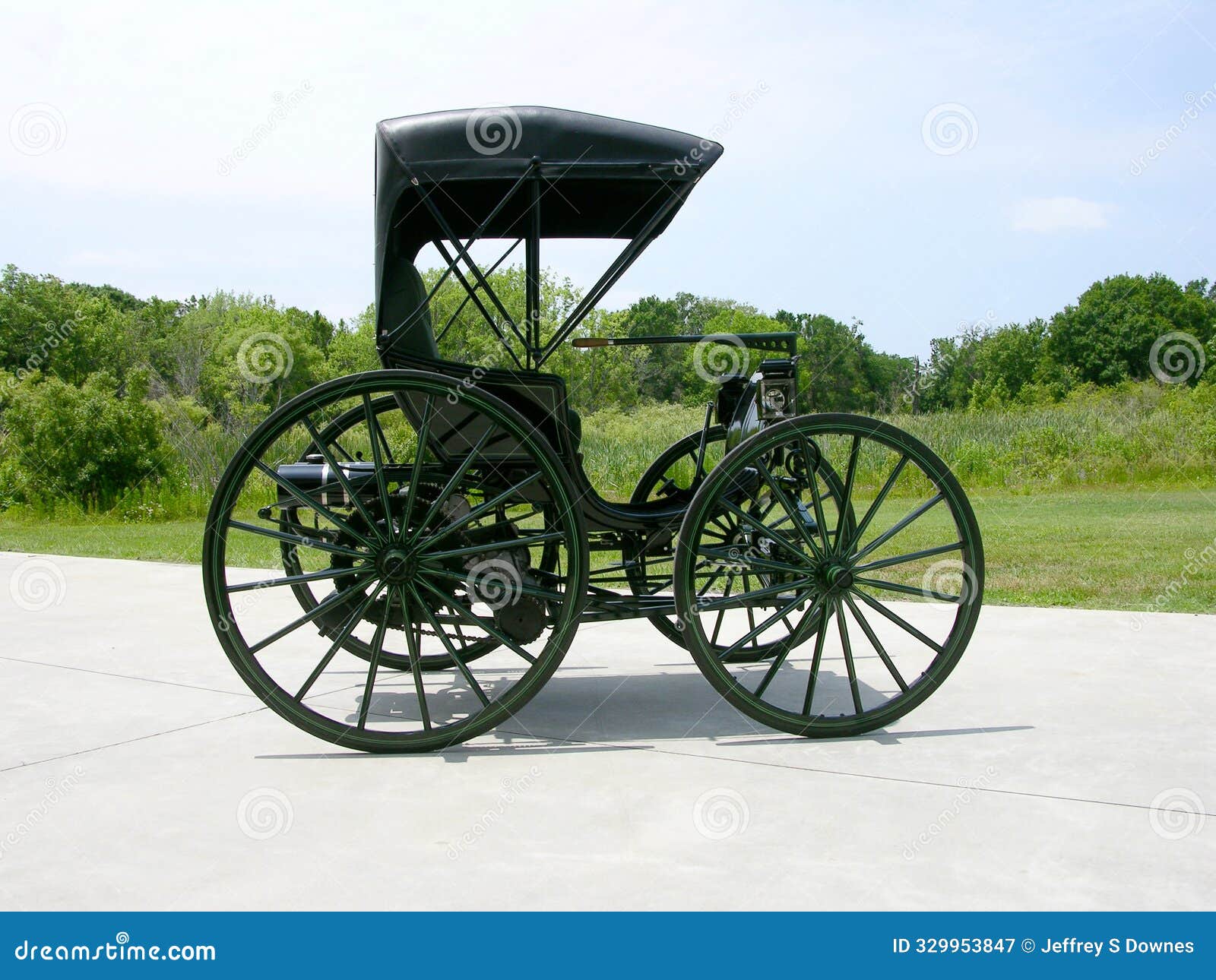 1893 Duryea Car Side View editorial photography. Image of iron - 329953847