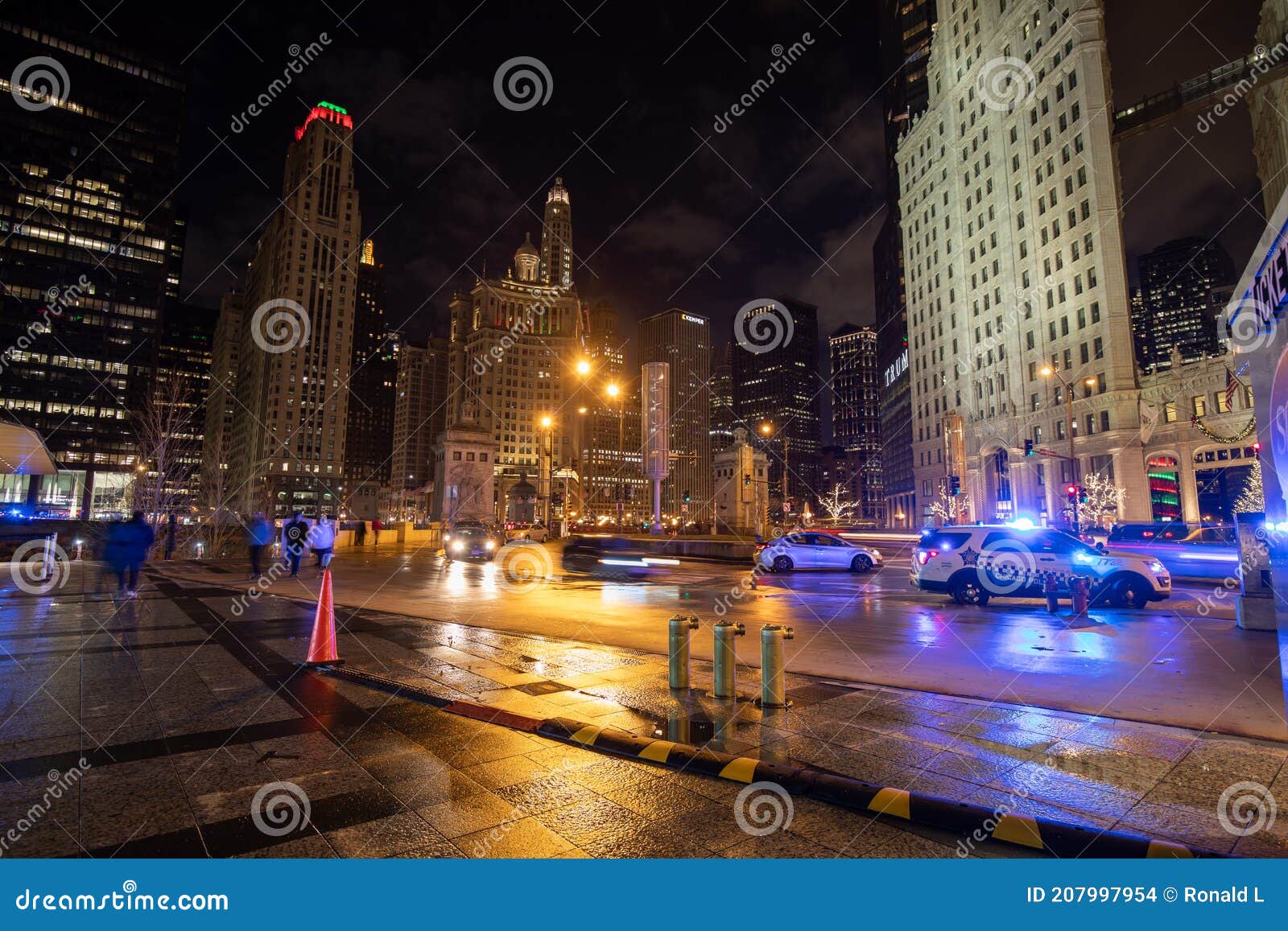 DuSable Bridge at Night. Downtown Chicago Editorial Stock Image - Image ...