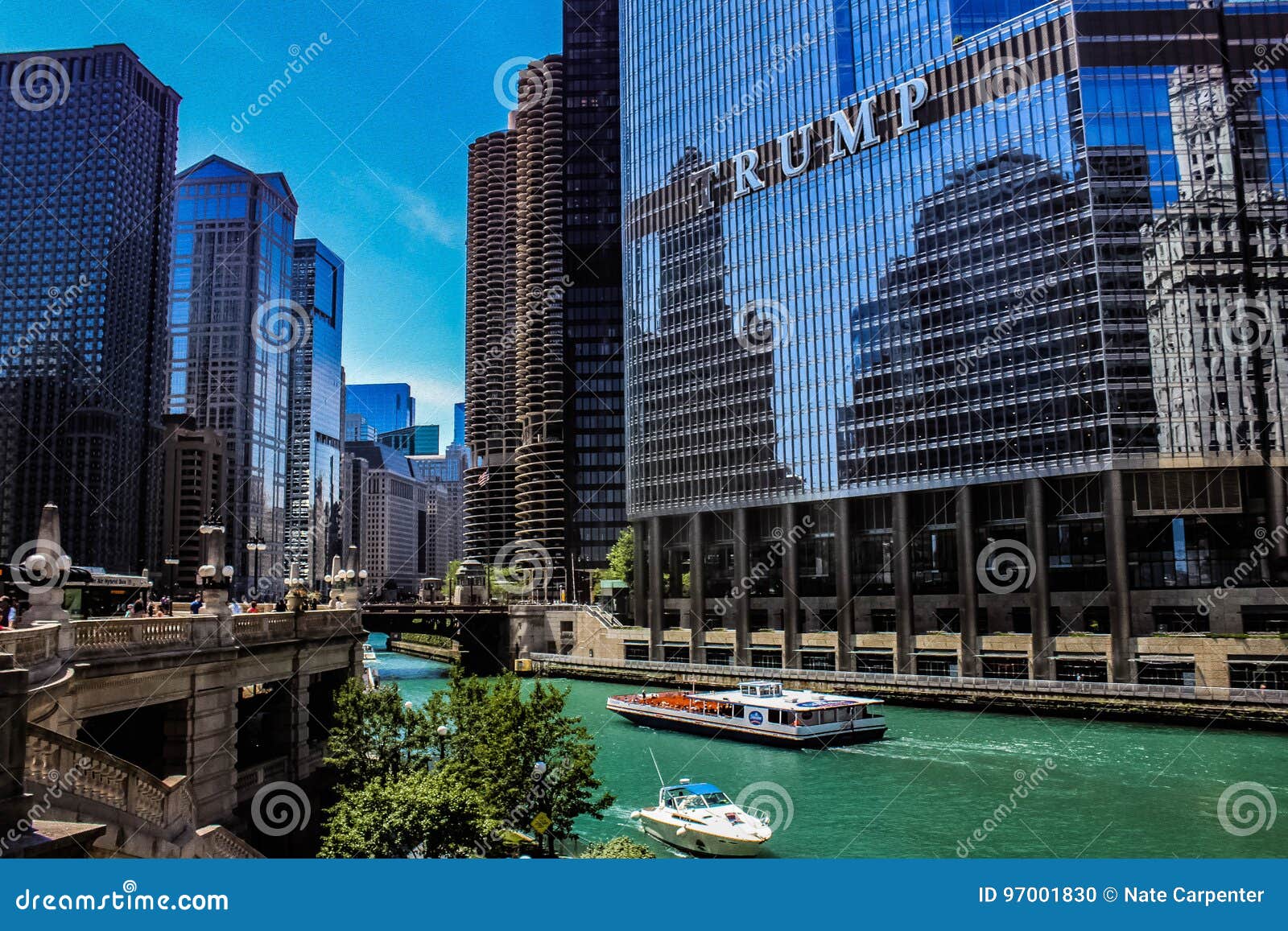 DuSable Bridge View, Chicago IL Editorial Image - Image of towers ...
