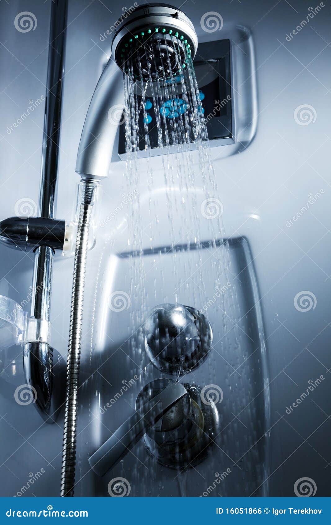 Dusch arkivfoto. Bild av hygien, rörelse, badrum, förarhytt - 16051866