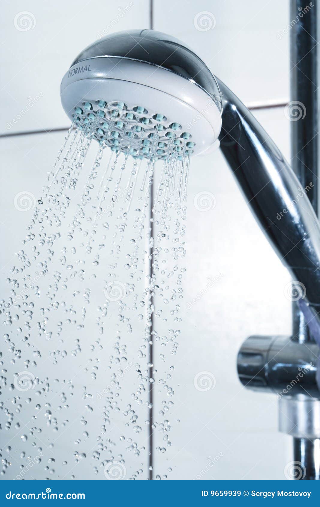 Duschen-Bad stockbild. Bild von kopf, chrom, badezimmer - 9659939