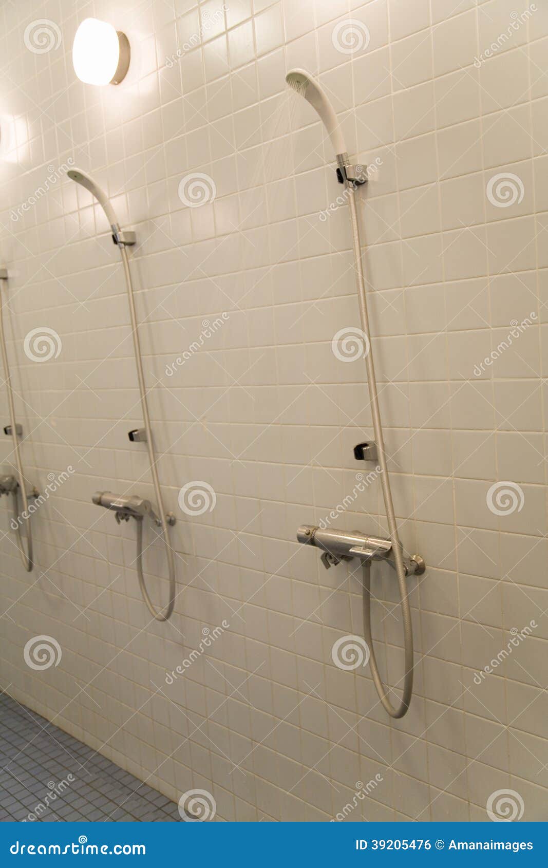 Duschrum arkivfoto. Bild av obebott, lokal, dusch, tegelplatta - 39205476