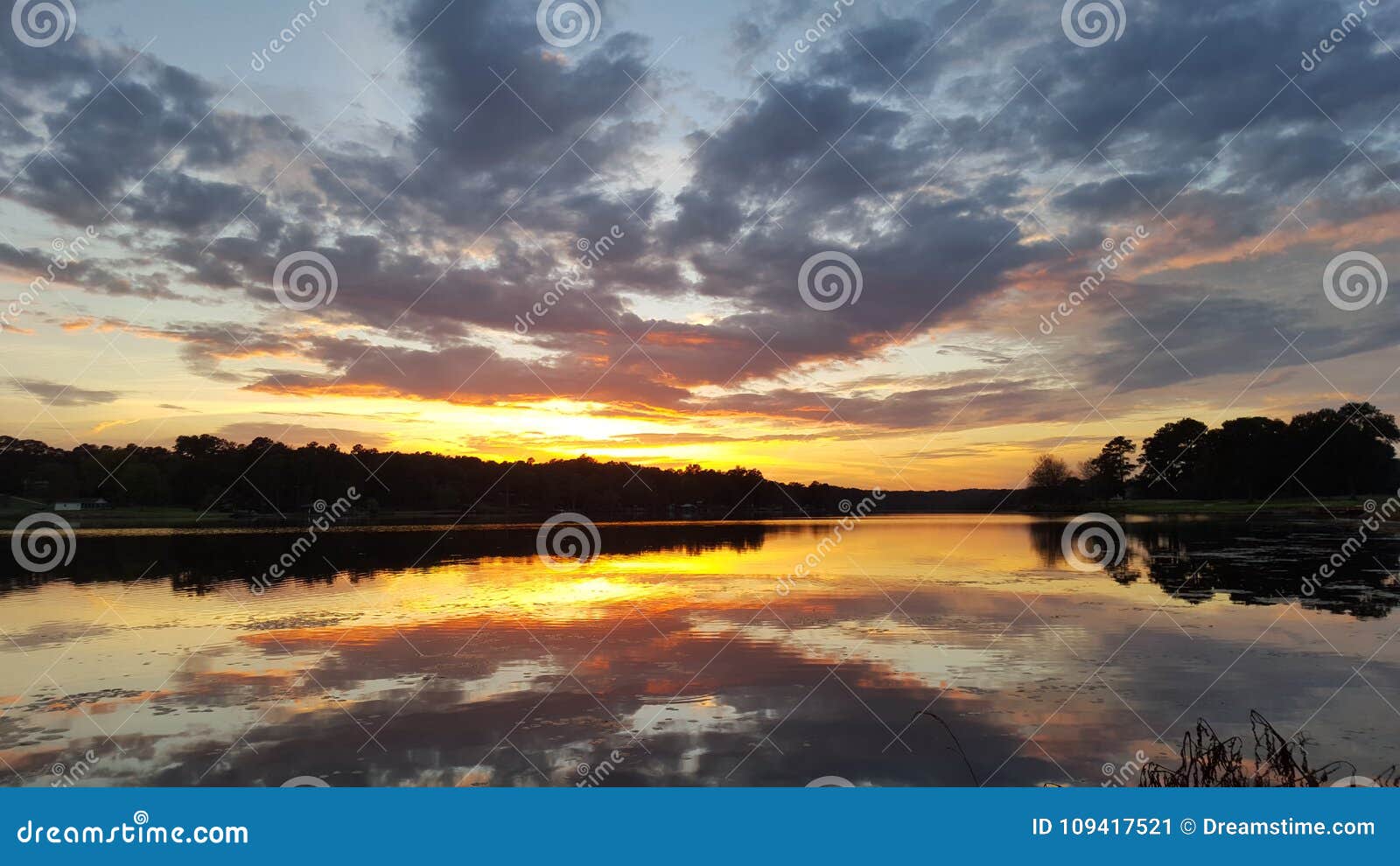 Dusk sunset lake stock image. Image of houstonlake, dusk - 109417521