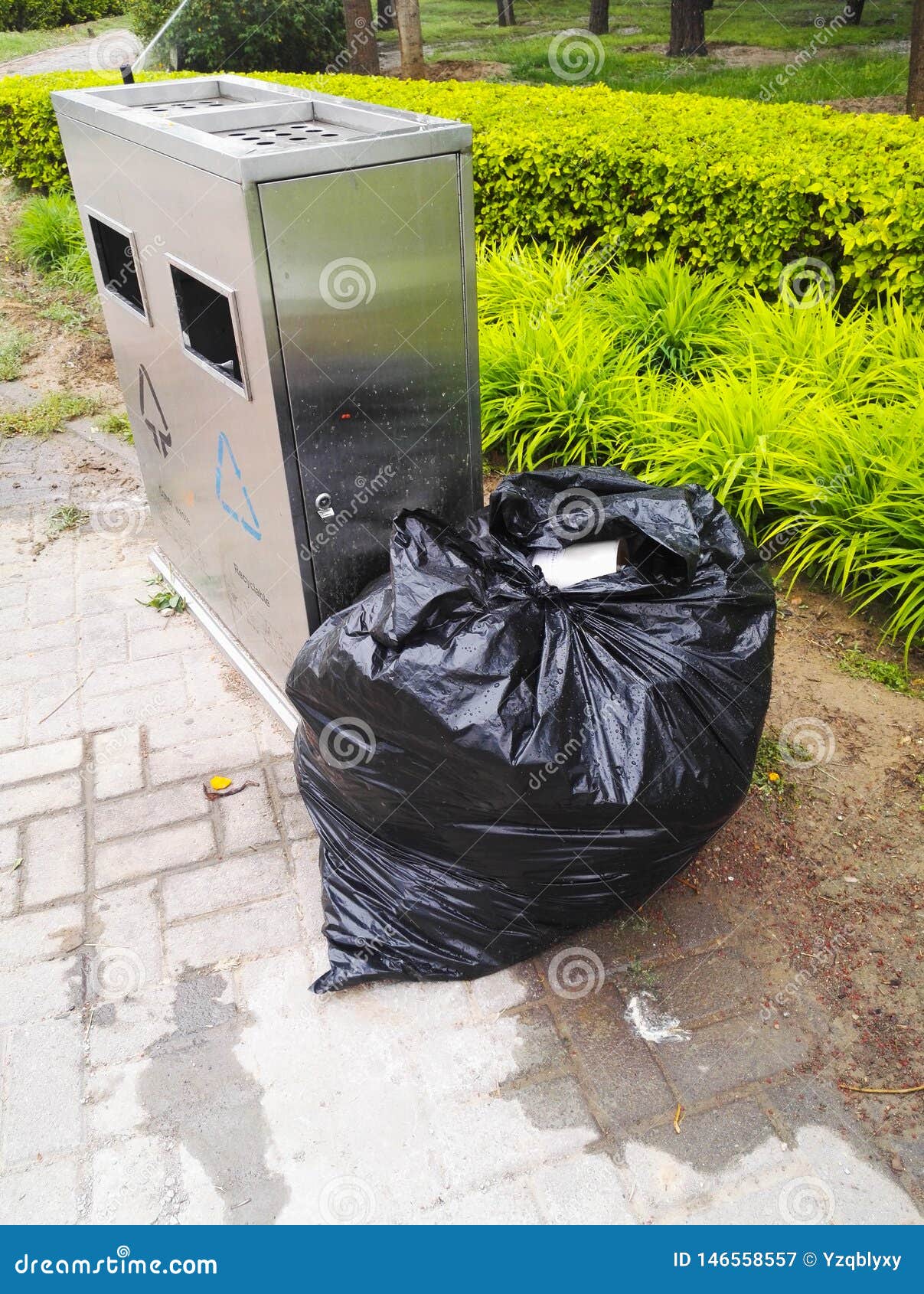 Dustbin Stock Images - Download 4,182 Royalty Free Photos