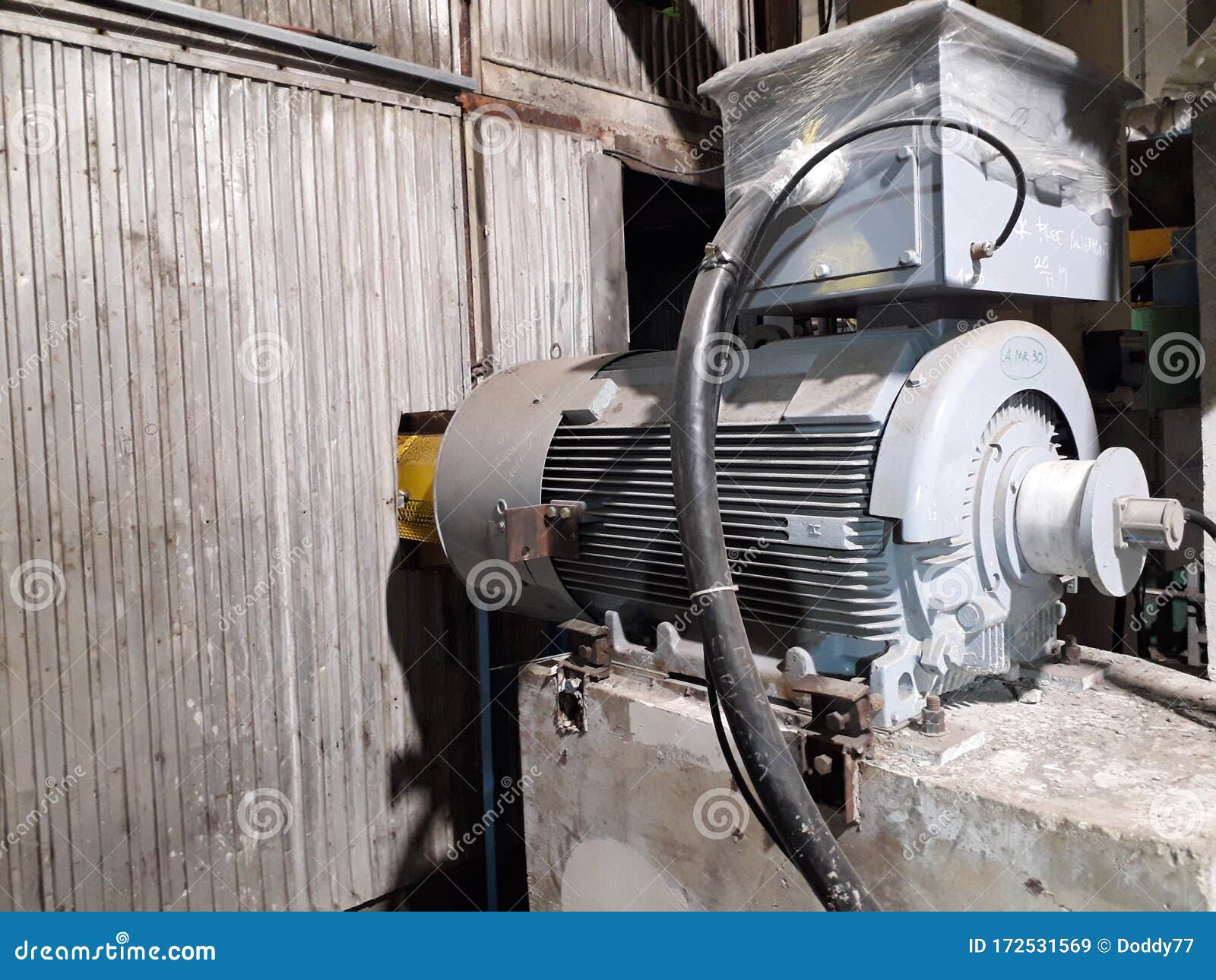 Dusty Medium Voltage Motor Drive Stock Image - Image of motor, dusty ...