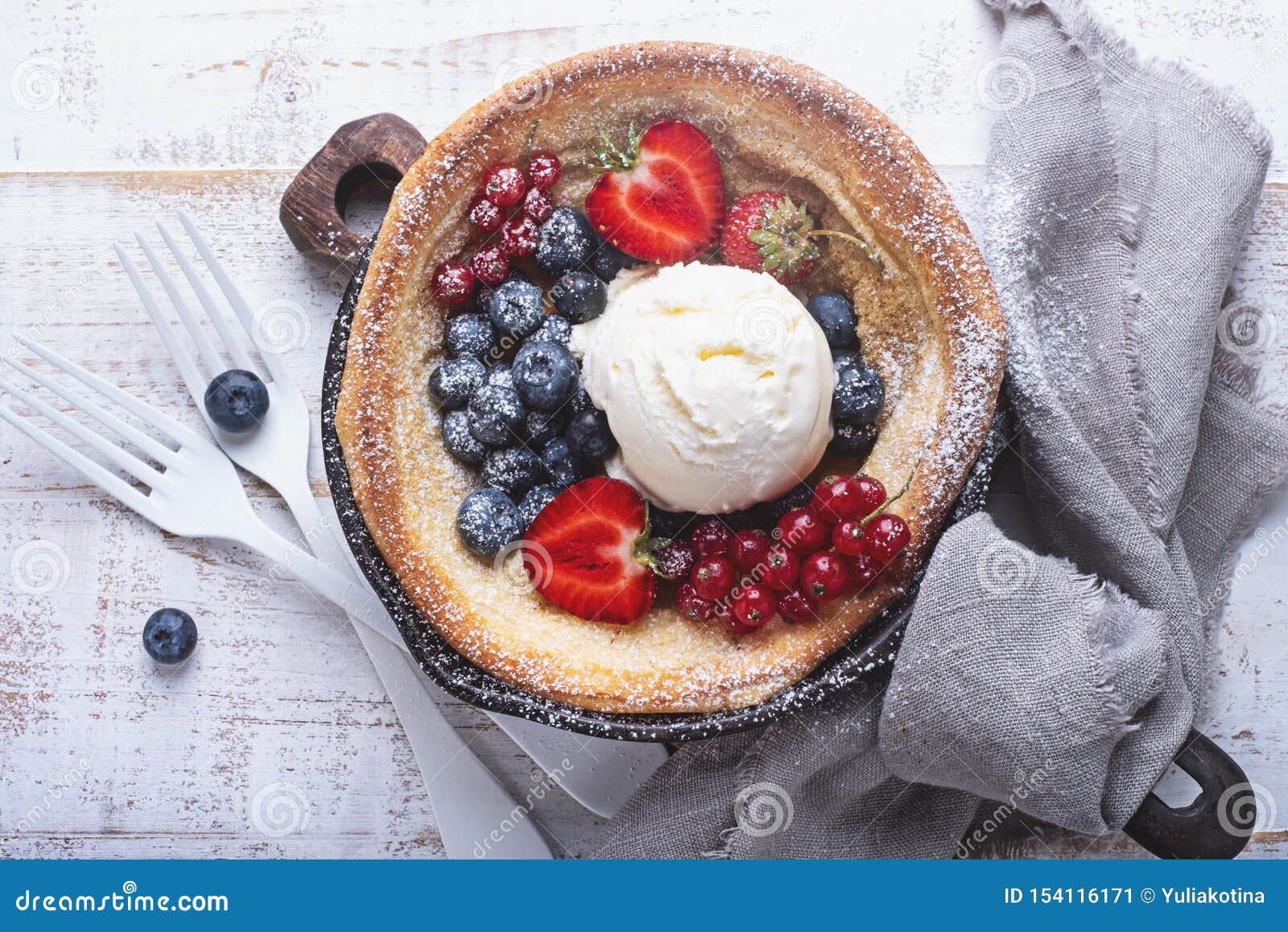 Dutch baby with berries stock image. Image of blueberry - 154116171