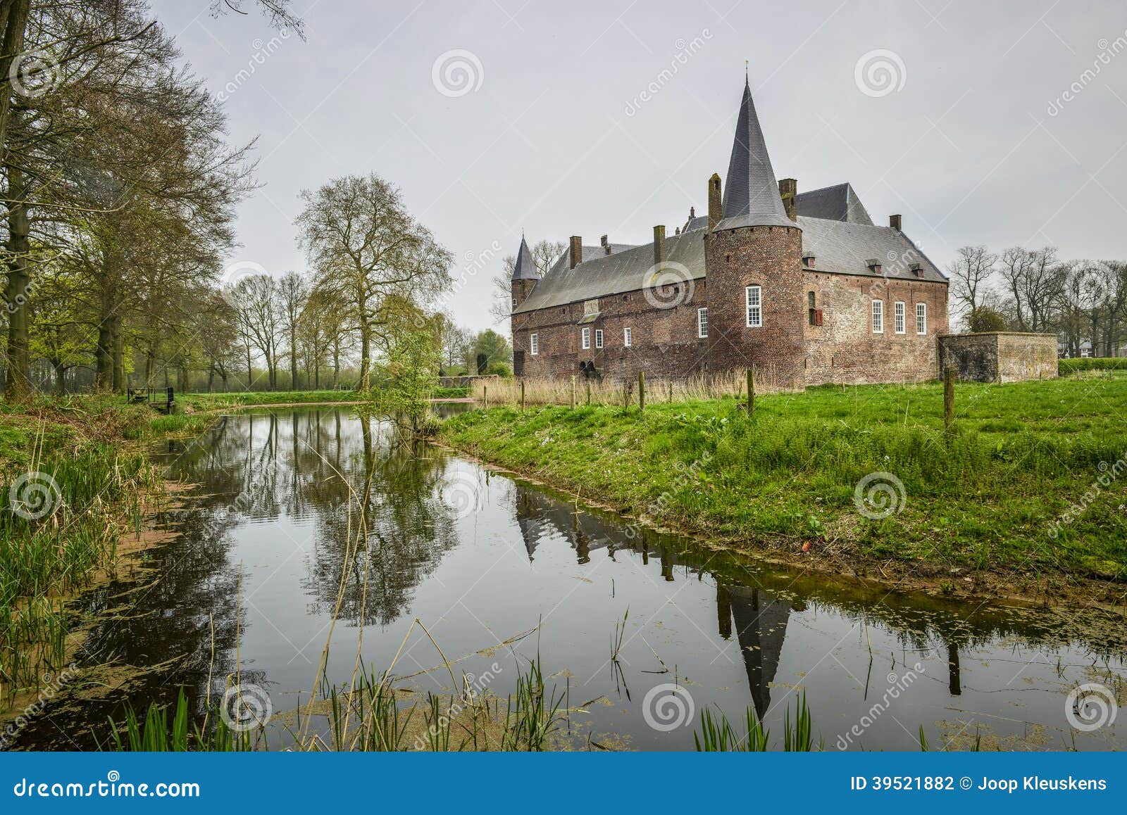 Dutch castle hernen stock photo. Image of sights, holland - 39521882
