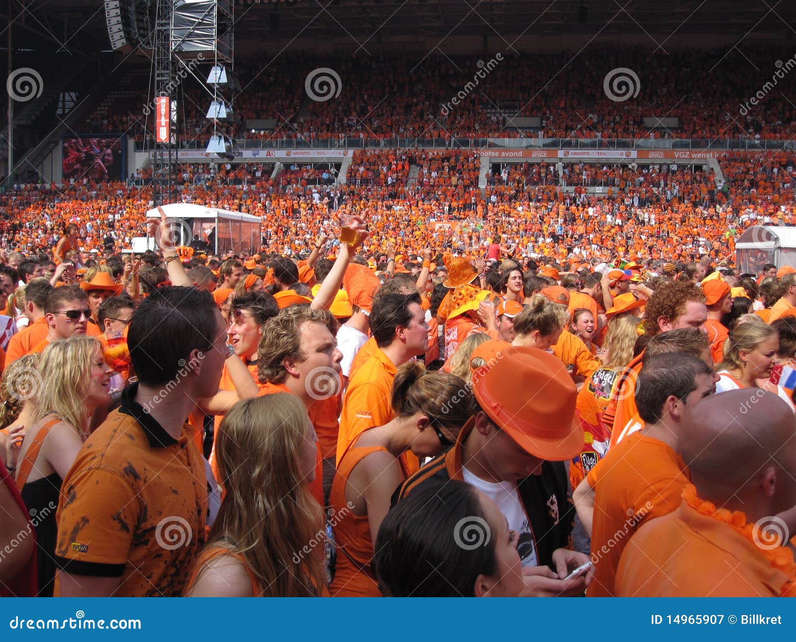 Dutch Soccer Fans editorial photography. Image of south - 14965907