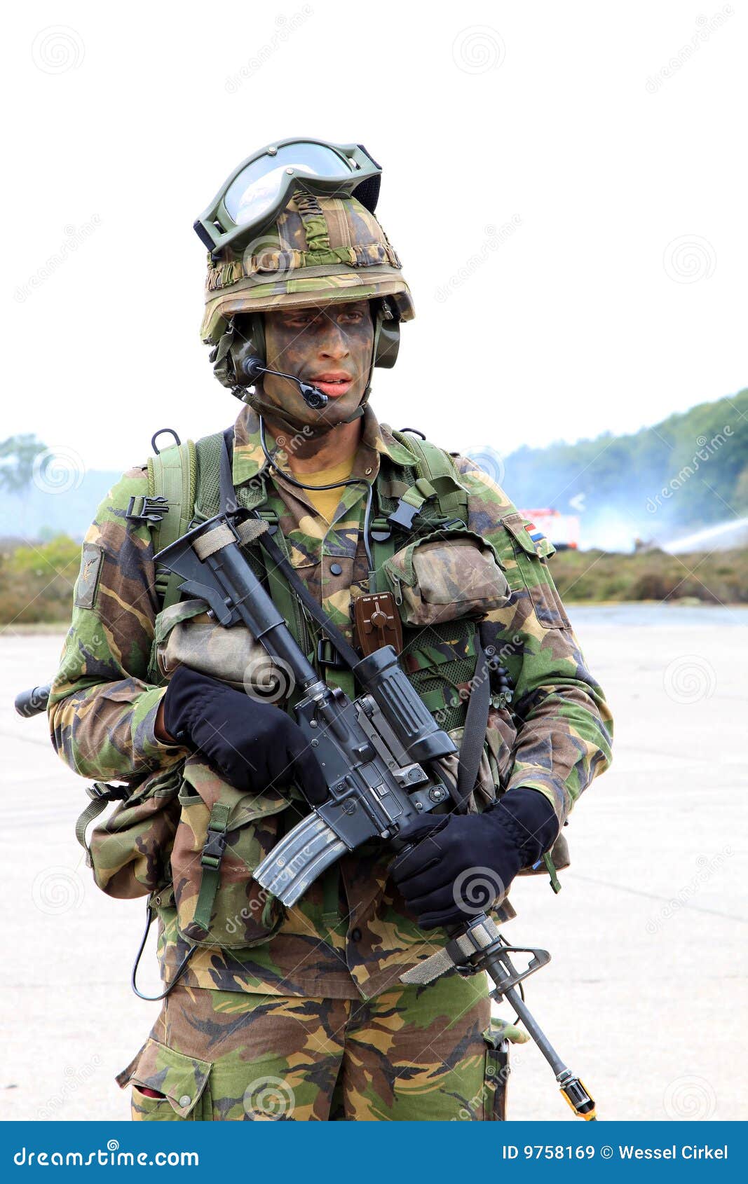 Dutch Soldier with Machine Gun Editorial Stock Image - Image of fighter ...