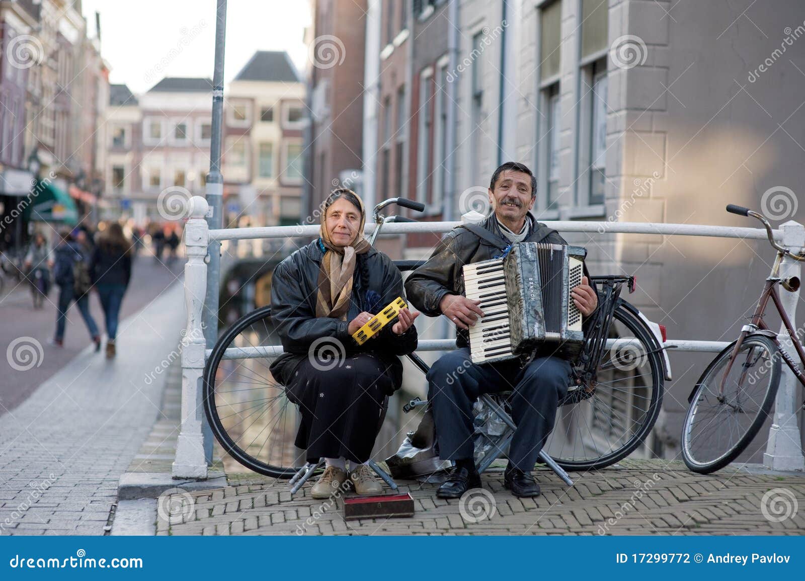 Dutch street musiciants editorial photography. Image of band - 17299772