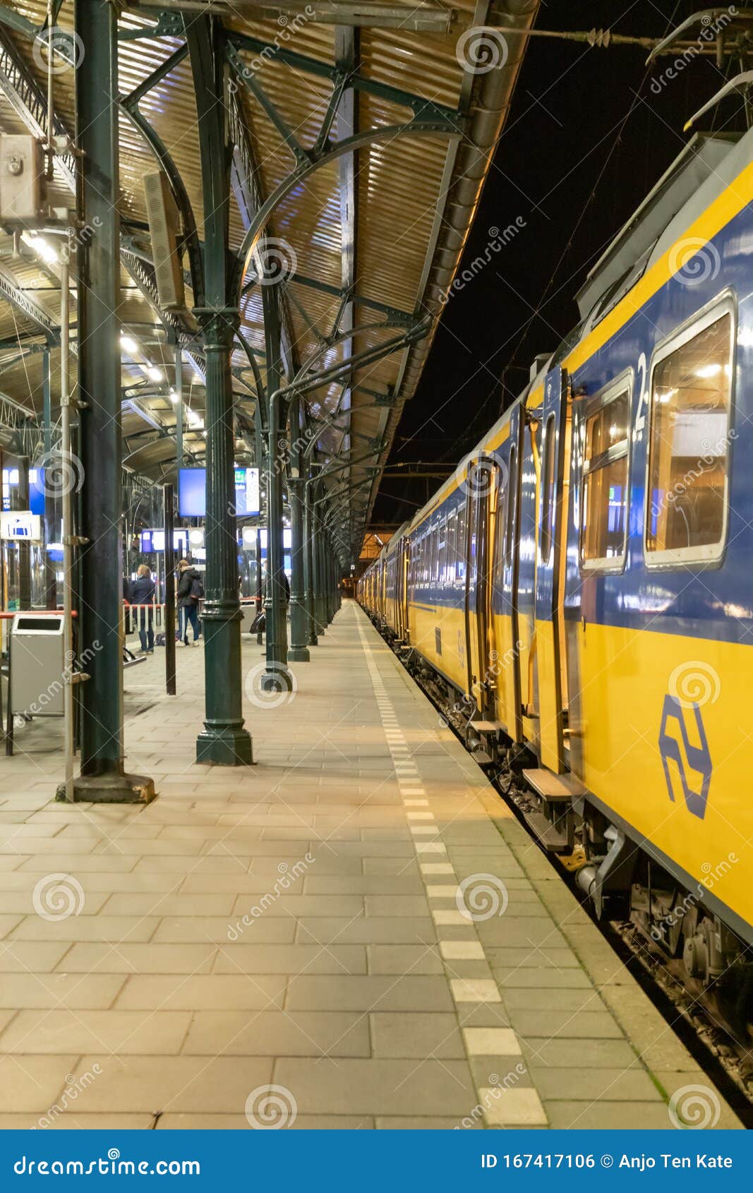 Dutch train at station 编辑类照片. 图片 包括有 中央, 岗位, 目的地, 部分 - 167417106