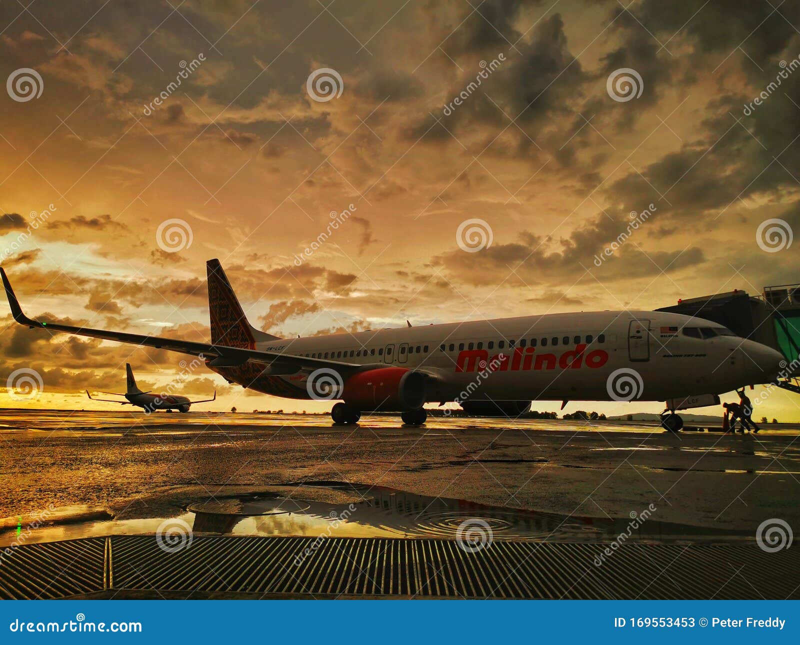 On Duty Boeing 737 800 Sunset Editorial Stock Photo - Image of sunset ...