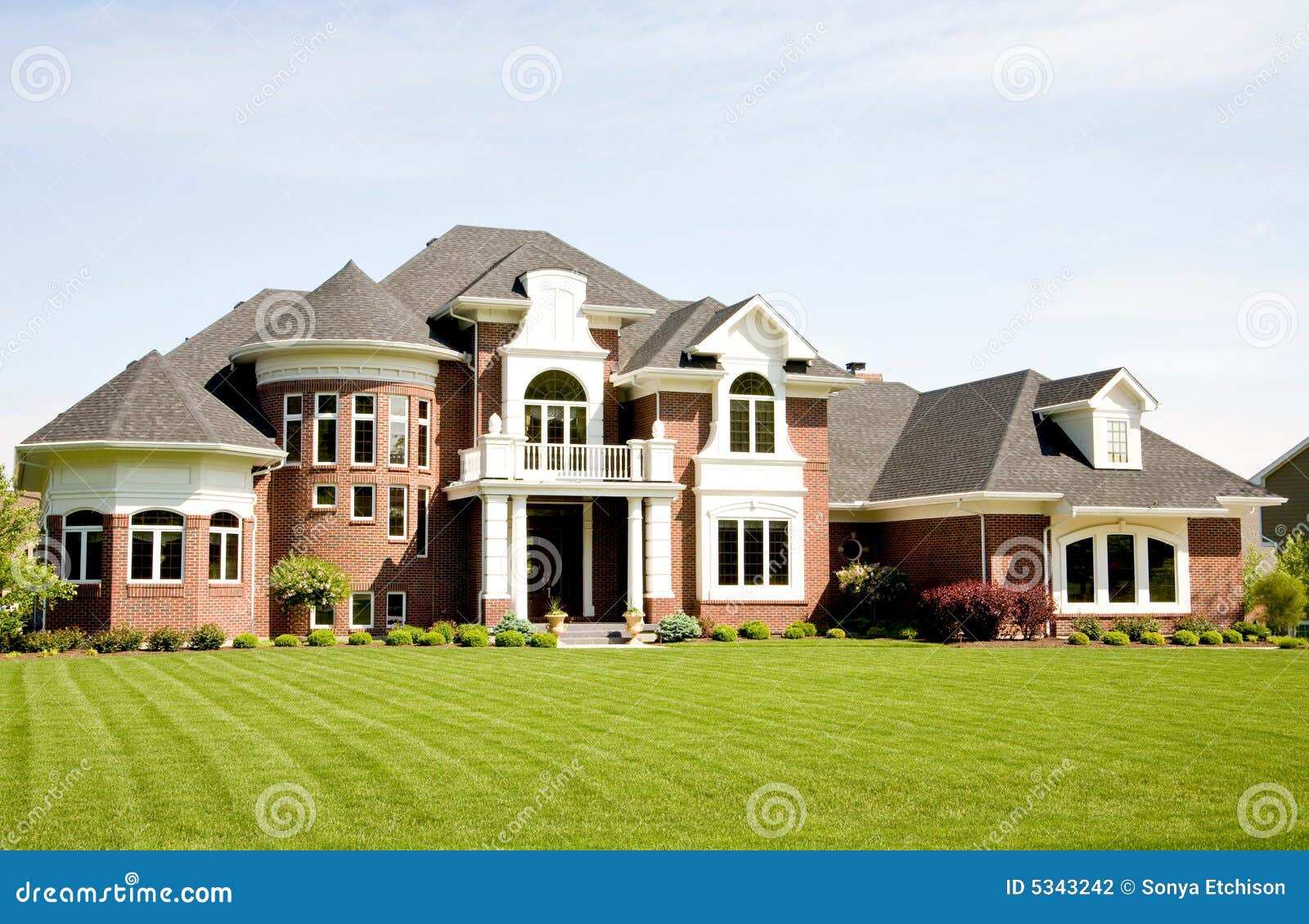 Duur Huis stock foto. Image of gras, duur, herenhuis, luim - 5343242