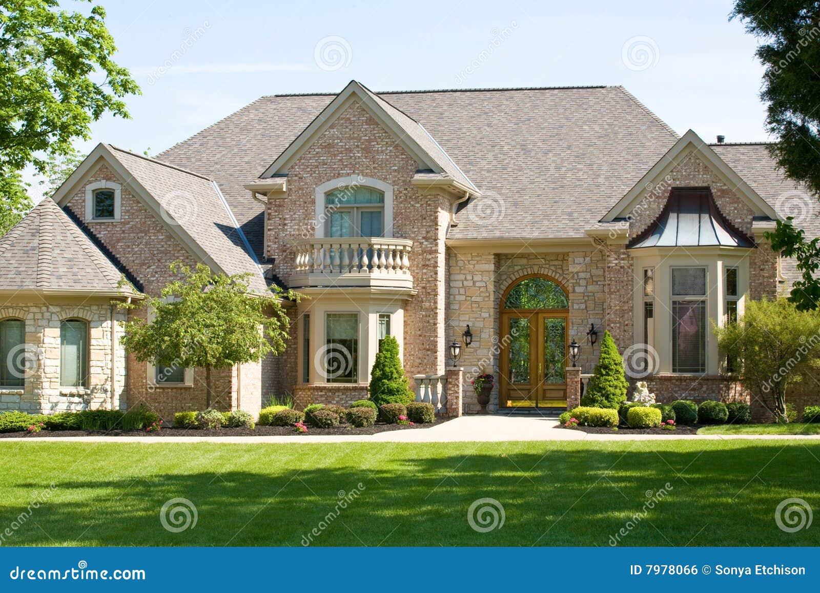 Duur Huis stock foto. Image of herenhuis, woning, modern - 7978066