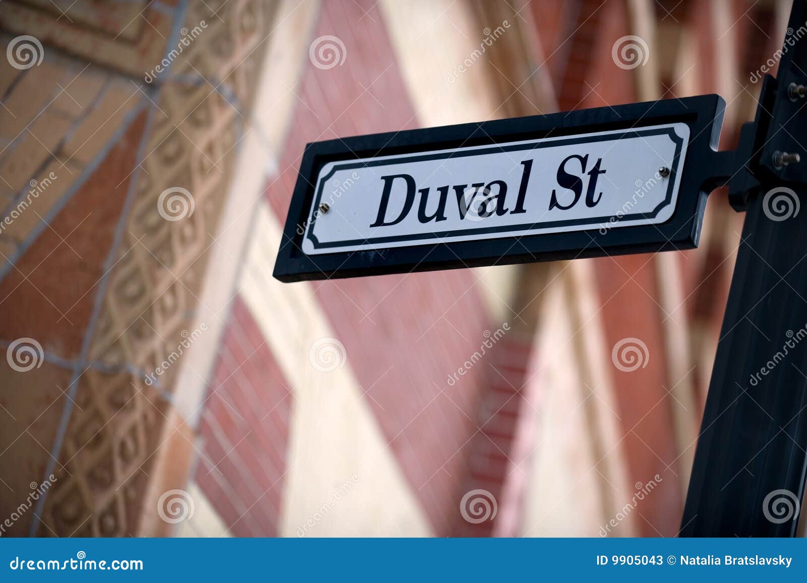 Duval St stock image. Image of sightseeing, floridian - 9905043